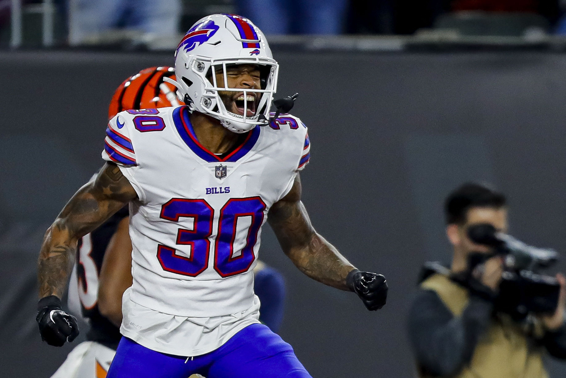 Joe Burrow throws 2 TDs as Bengals hold off Bills | Reuters
