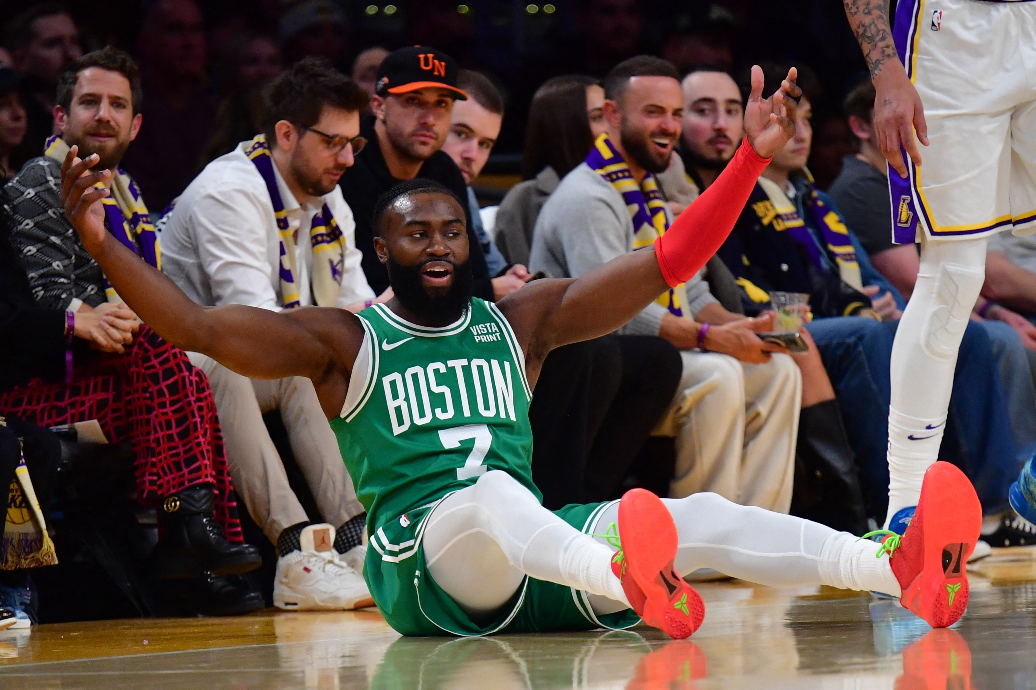 Celtics handle Lakers to complete 3-1 road trip | Reuters