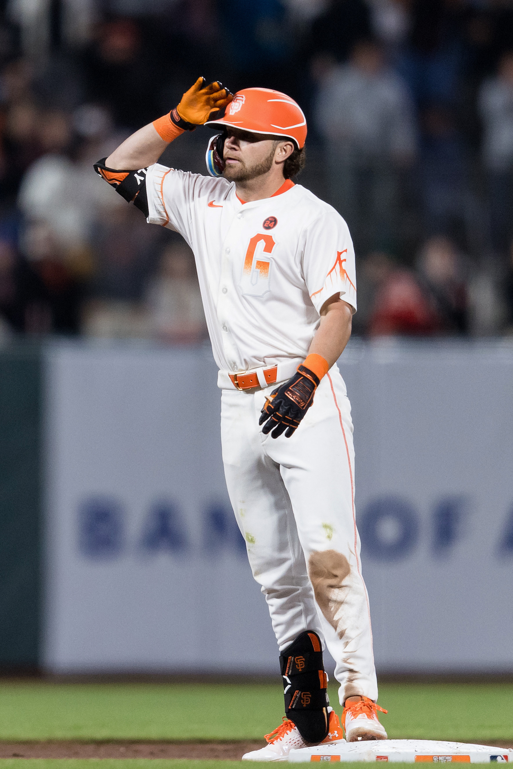 Six Giants pitchers combine to hold down Cubs | Reuters