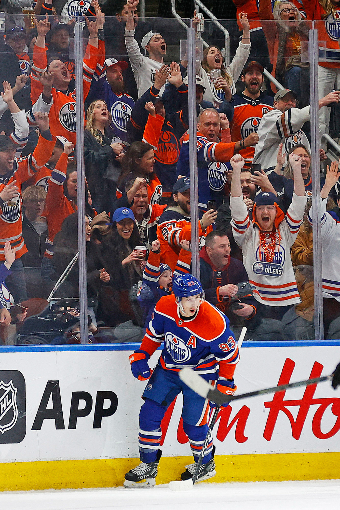 Oilers rally past Kings to end 3-game skid | Reuters