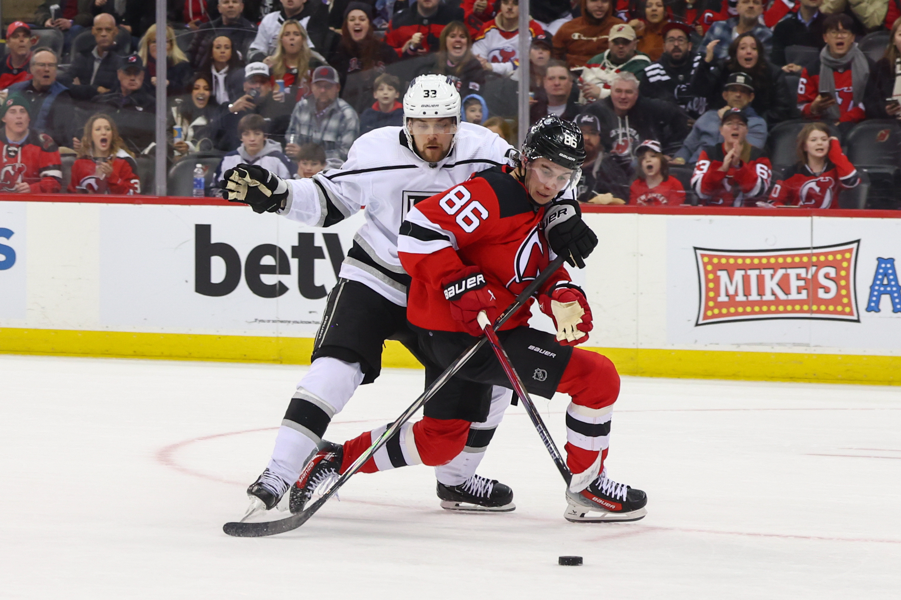 Quinton Byfield's late goal lifts Kings past Devils | Reuters