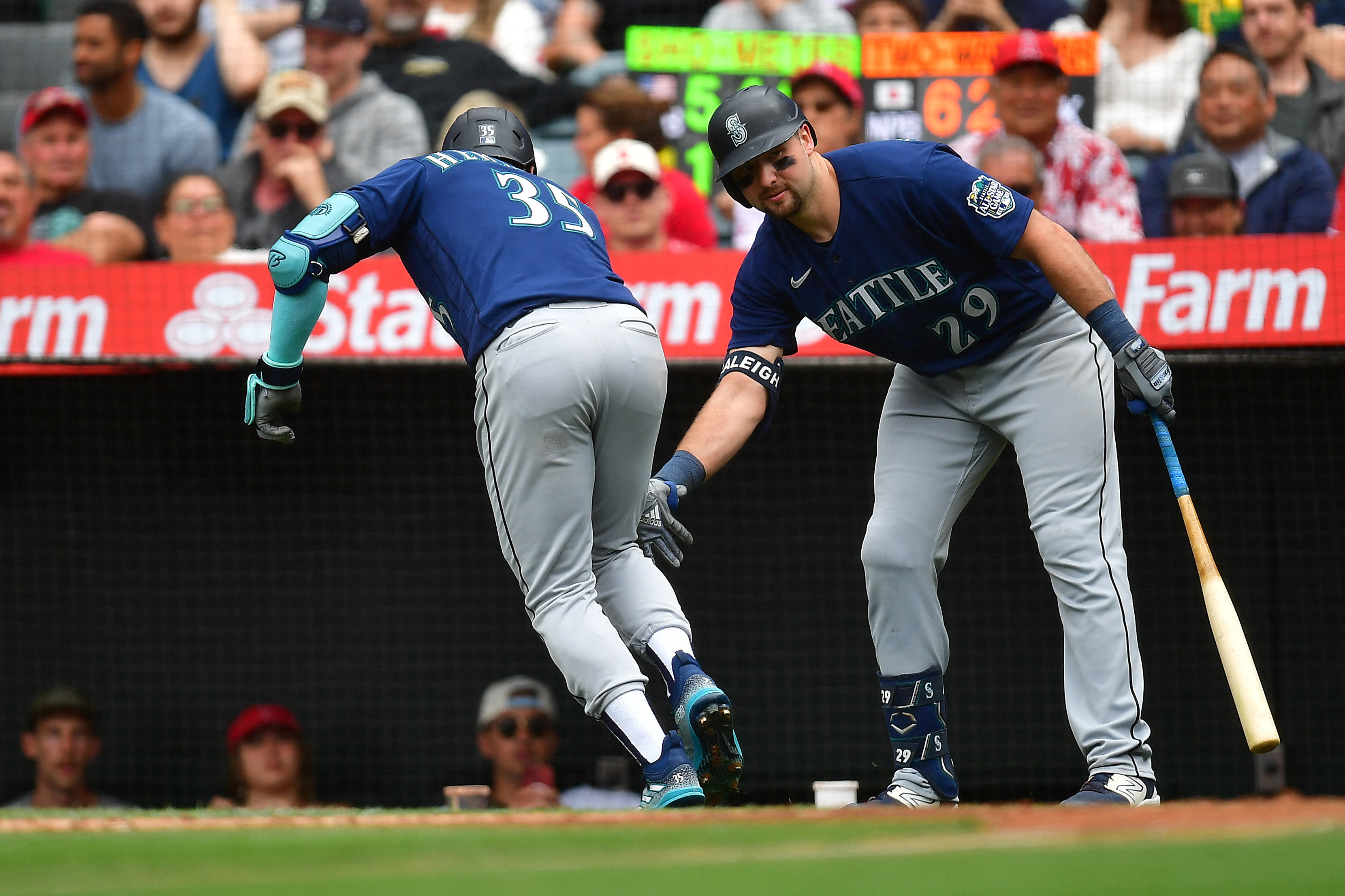 Zach Neto (2 HRs), Angels pound Mariners to win series | Reuters