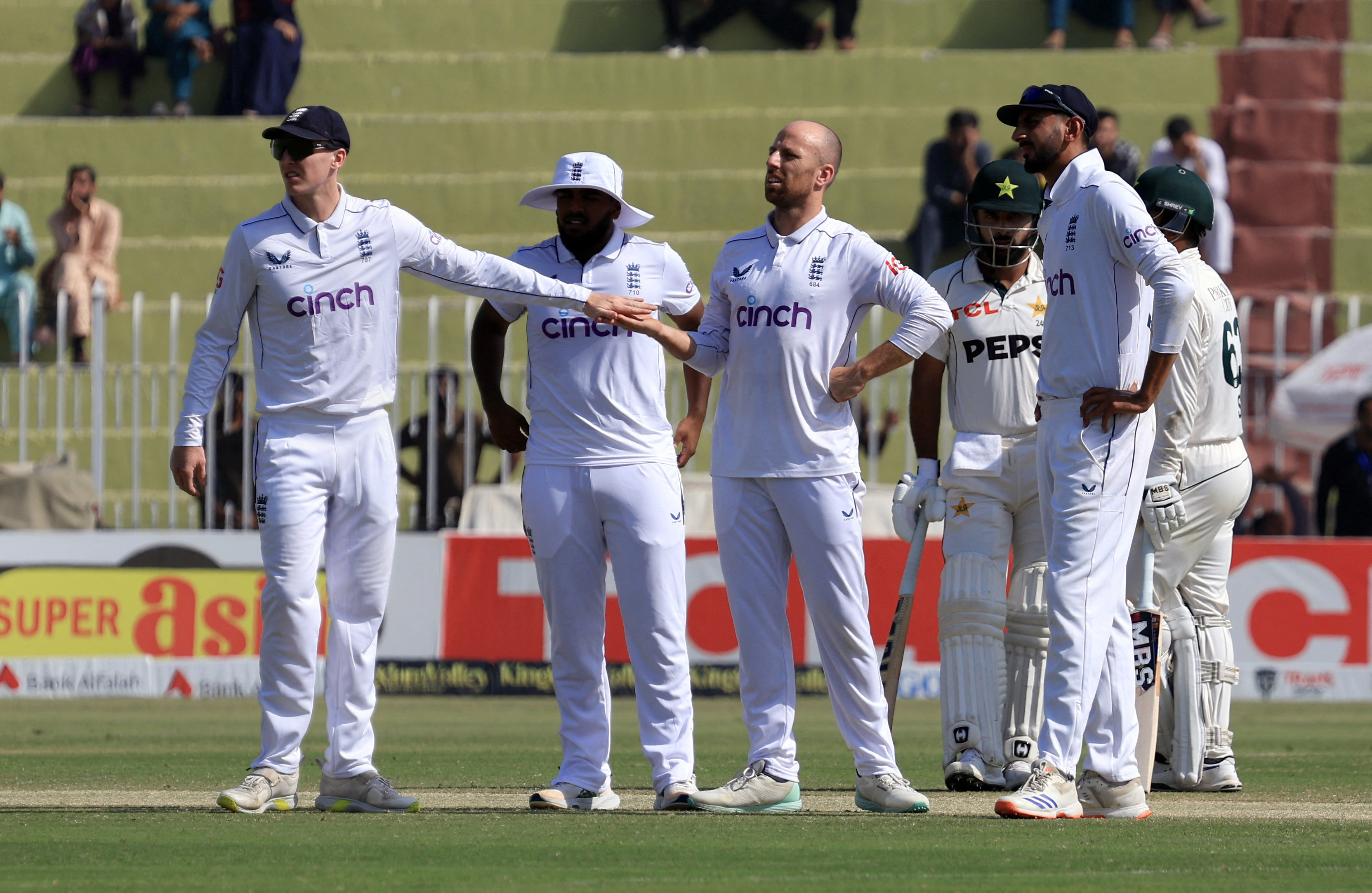 Cricket–Pakistan beat England by nine wickets to win series 2-1 | Reuters