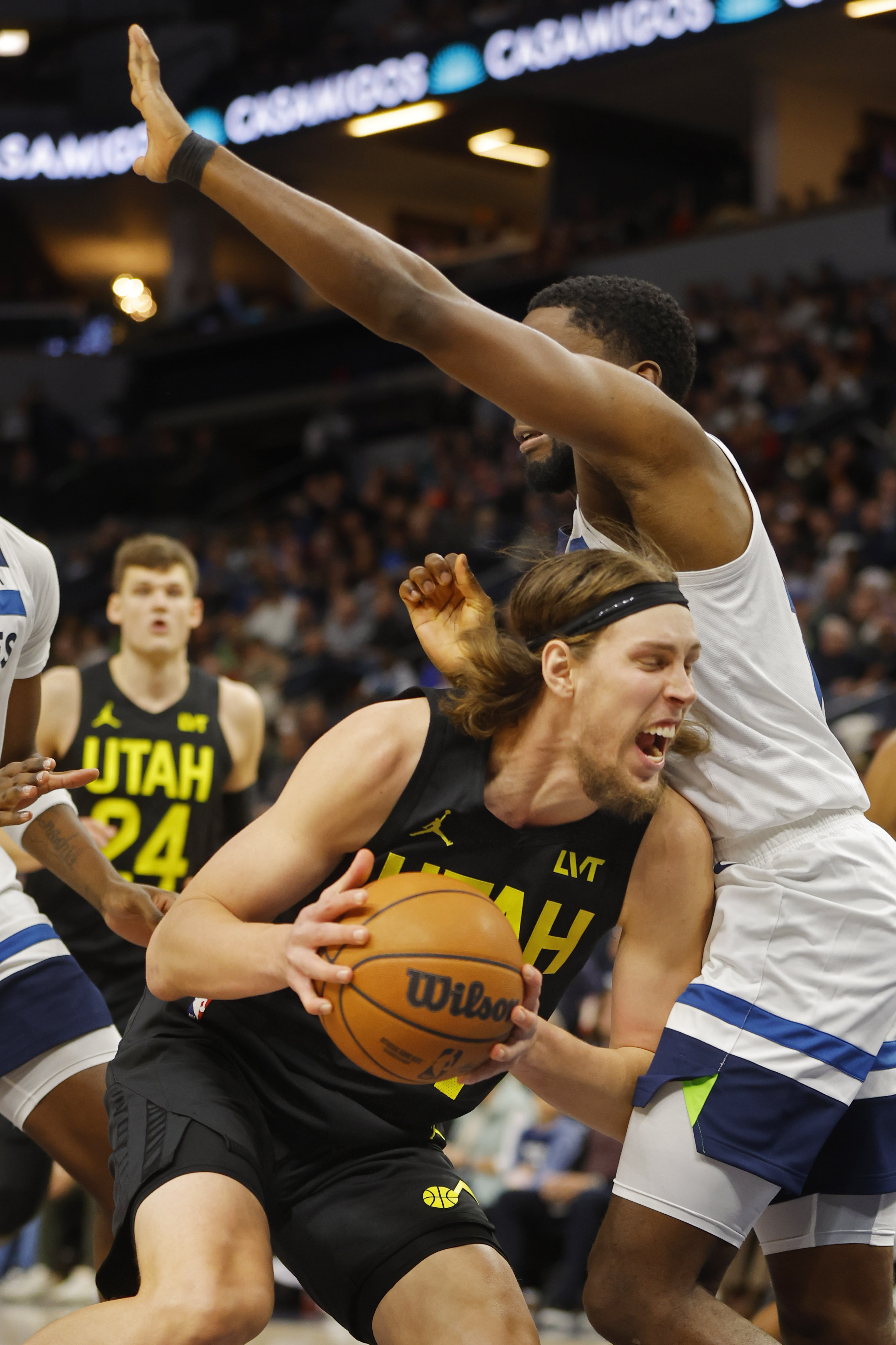 Wolves' third-quarter surge sends Jazz to defeat | Reuters