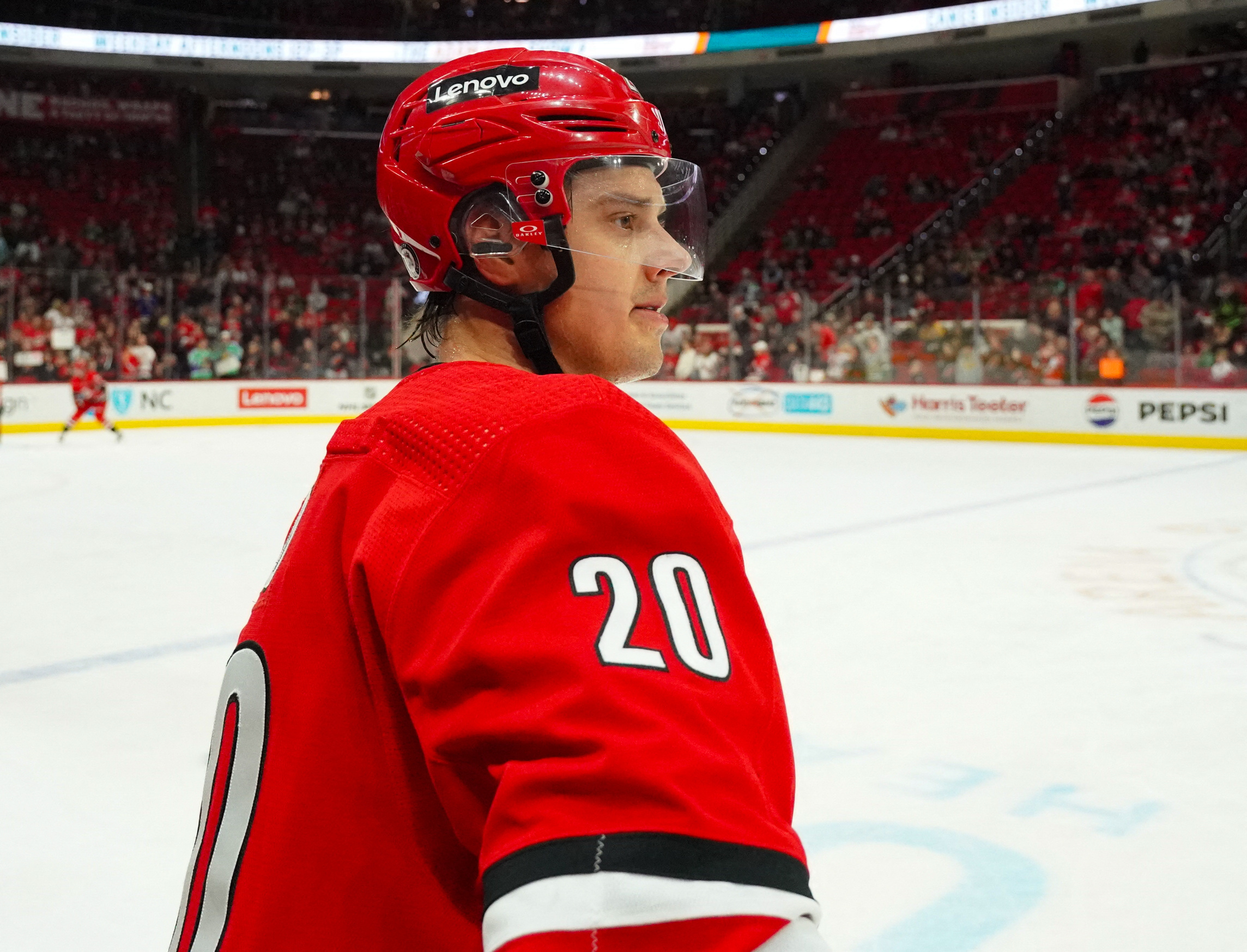 Stars edge Hurricanes to halt winless streak | Reuters