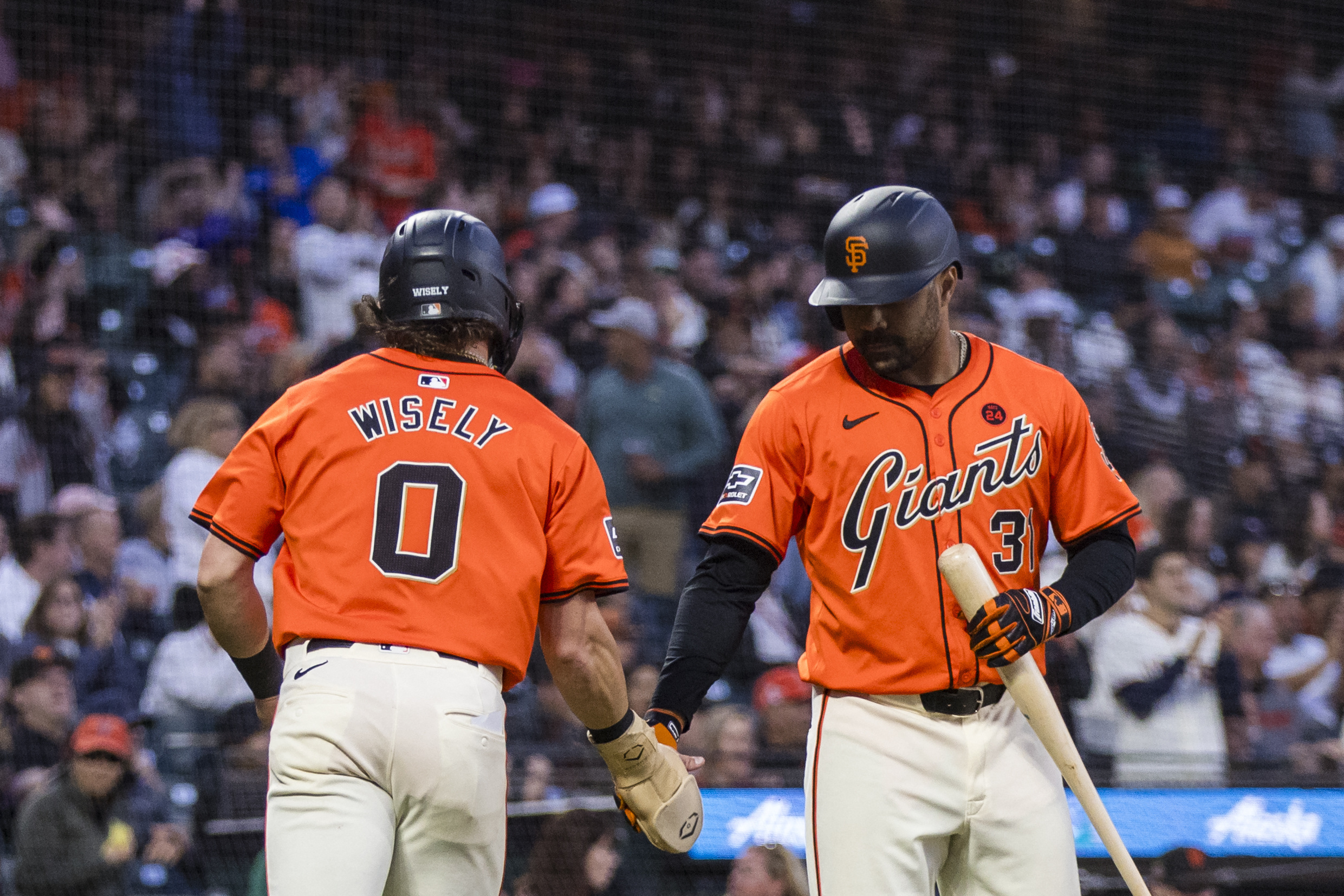 Brett Wisely's single, double, triple lift Giants past Twins | Reuters