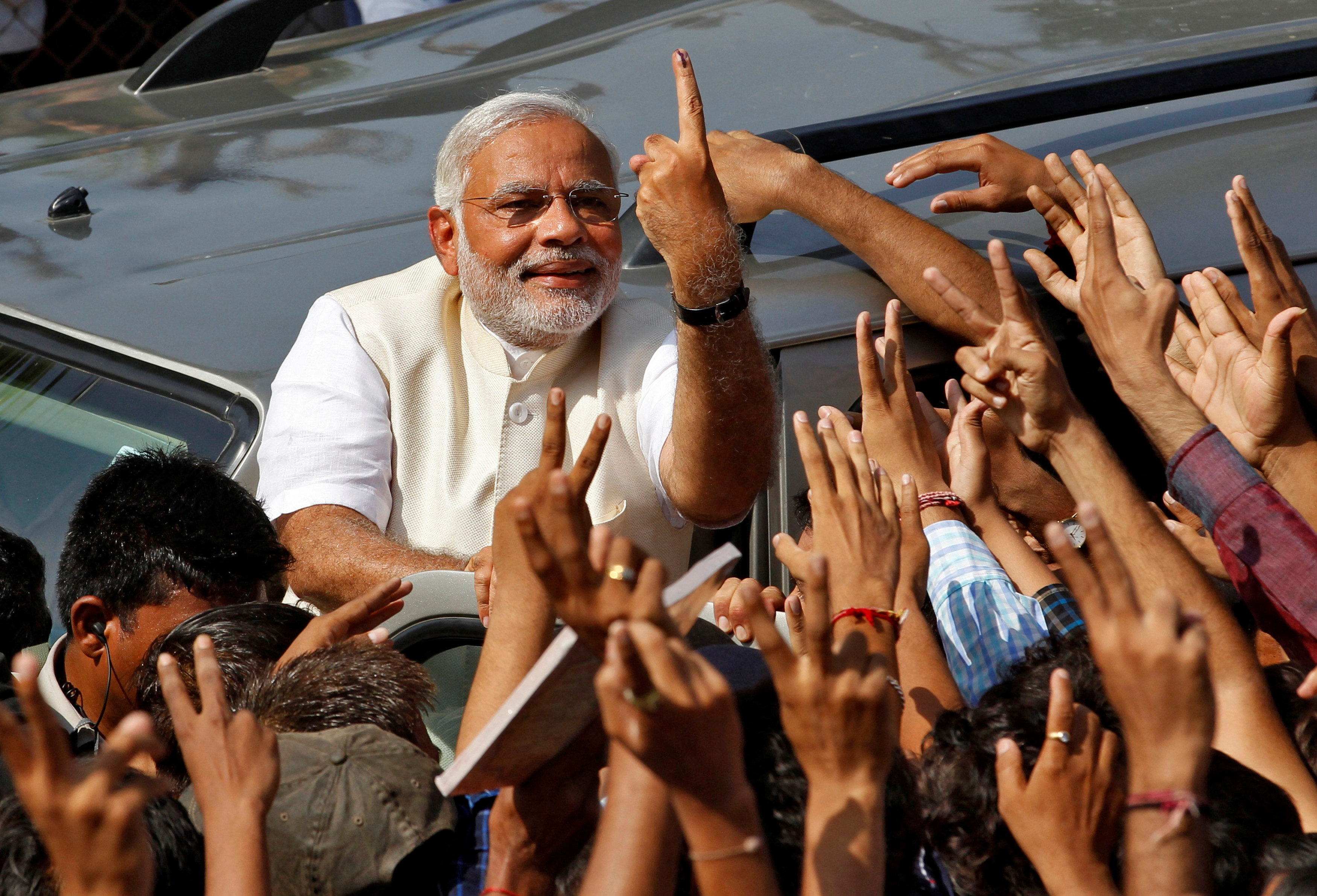 The life of India's Modi in pictures: From selling tea to his own ...