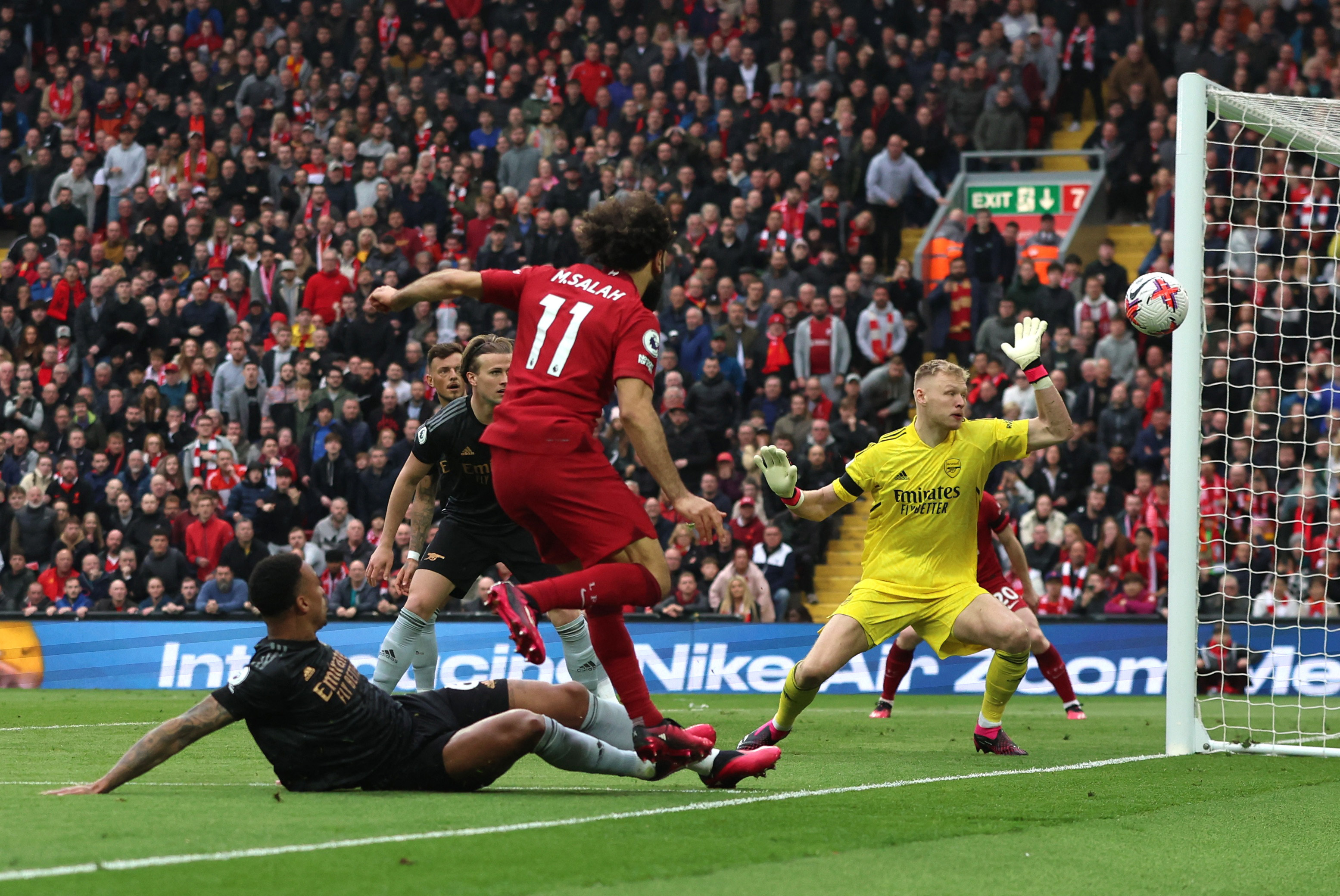 Arsenal denied huge win as Liverpool hit back to draw | Reuters