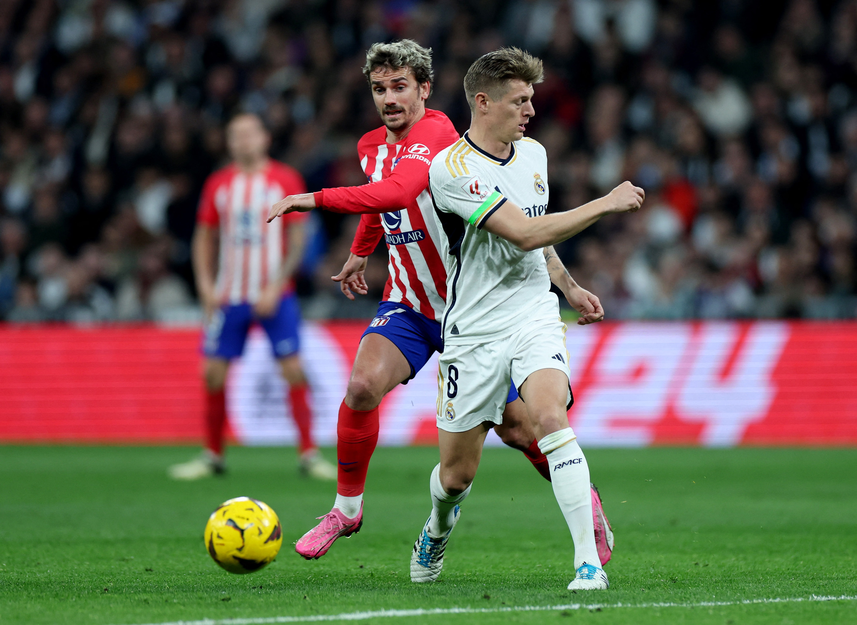 Last-gasp Llorente goal earns Atletico 1-1 draw against Real Madrid ...