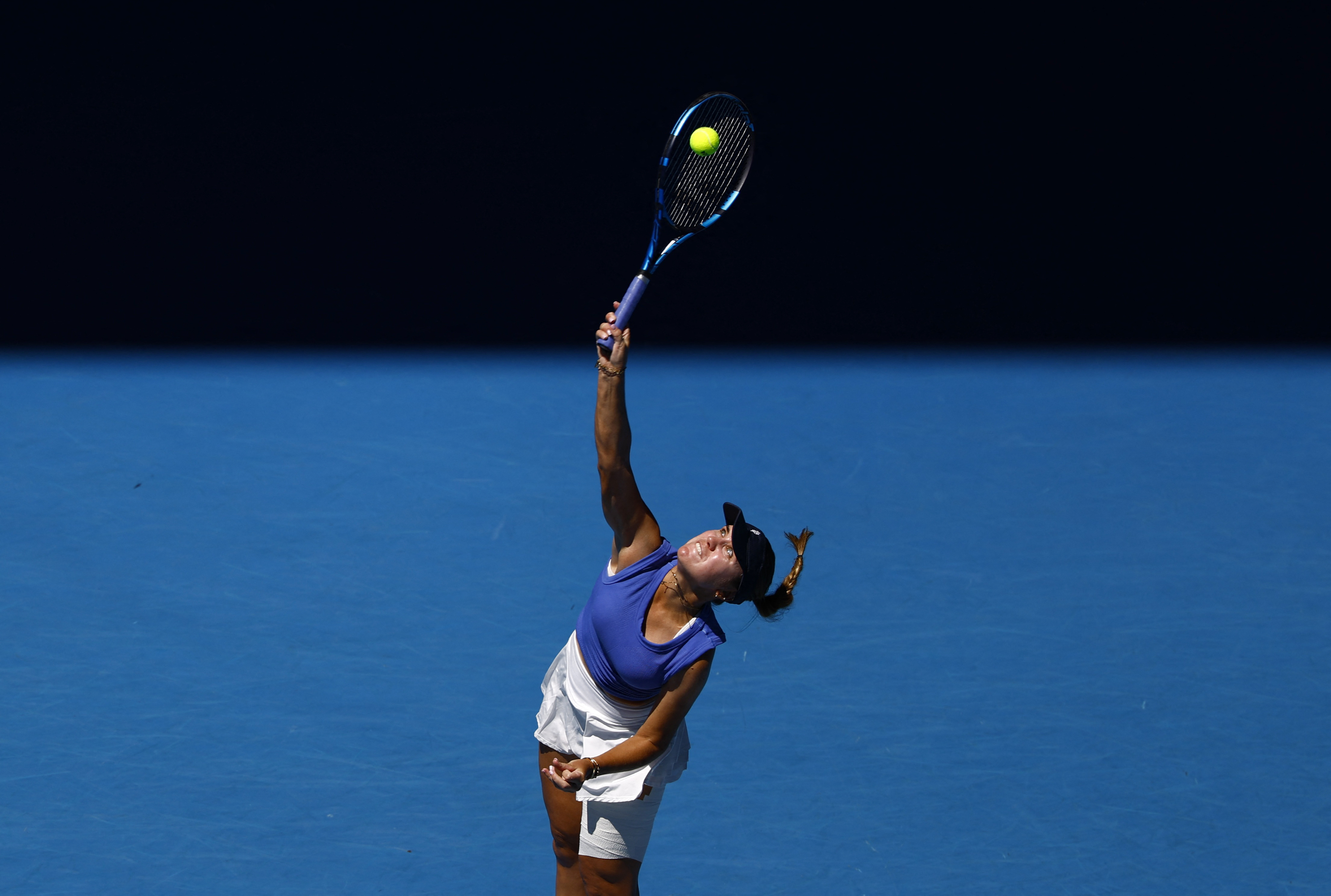 No. 1 Iga Swiatek shakes off slow start in Aussie opener | Reuters