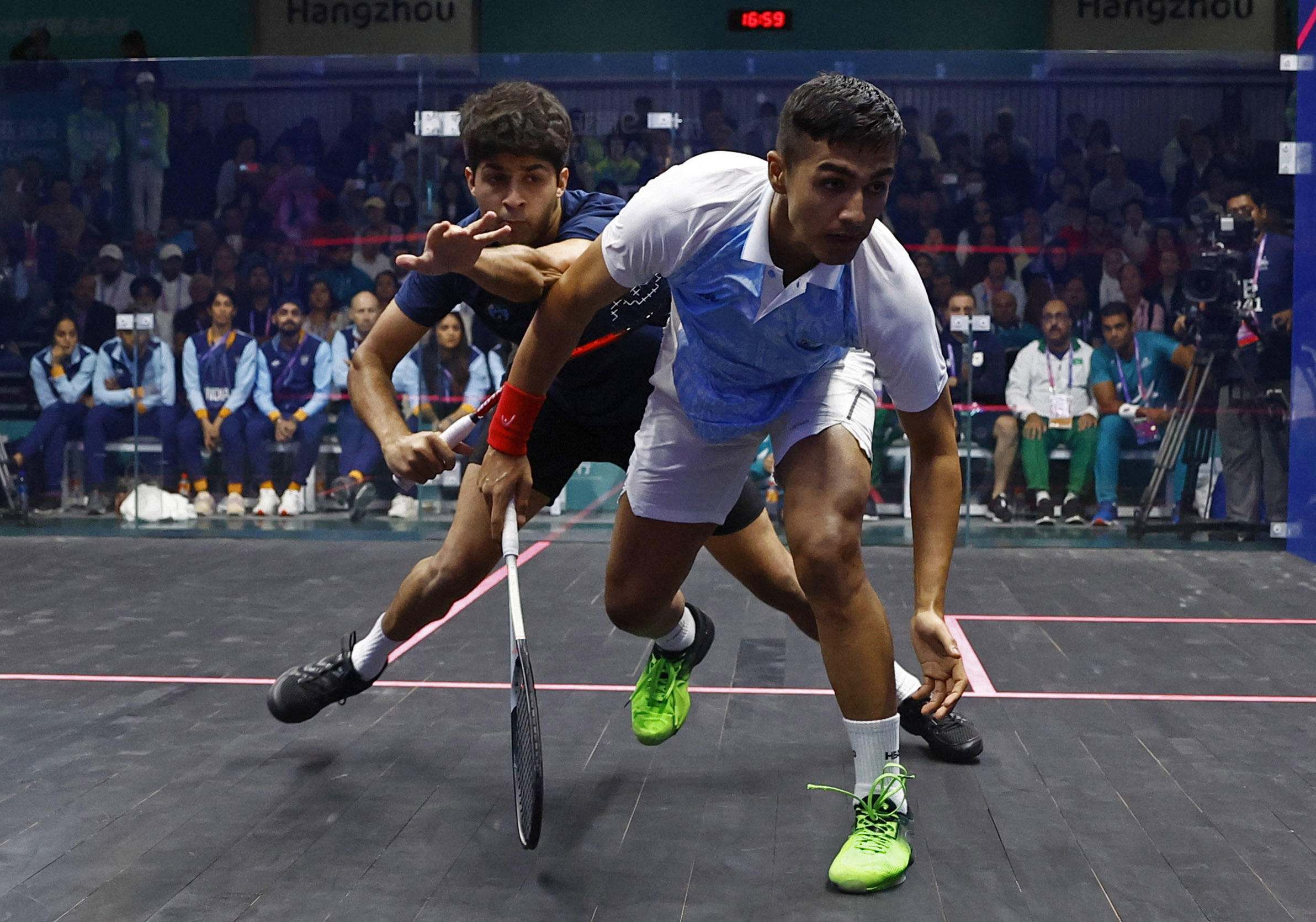 India win thriller over arch-rivals Pakistan for squash gold | Reuters