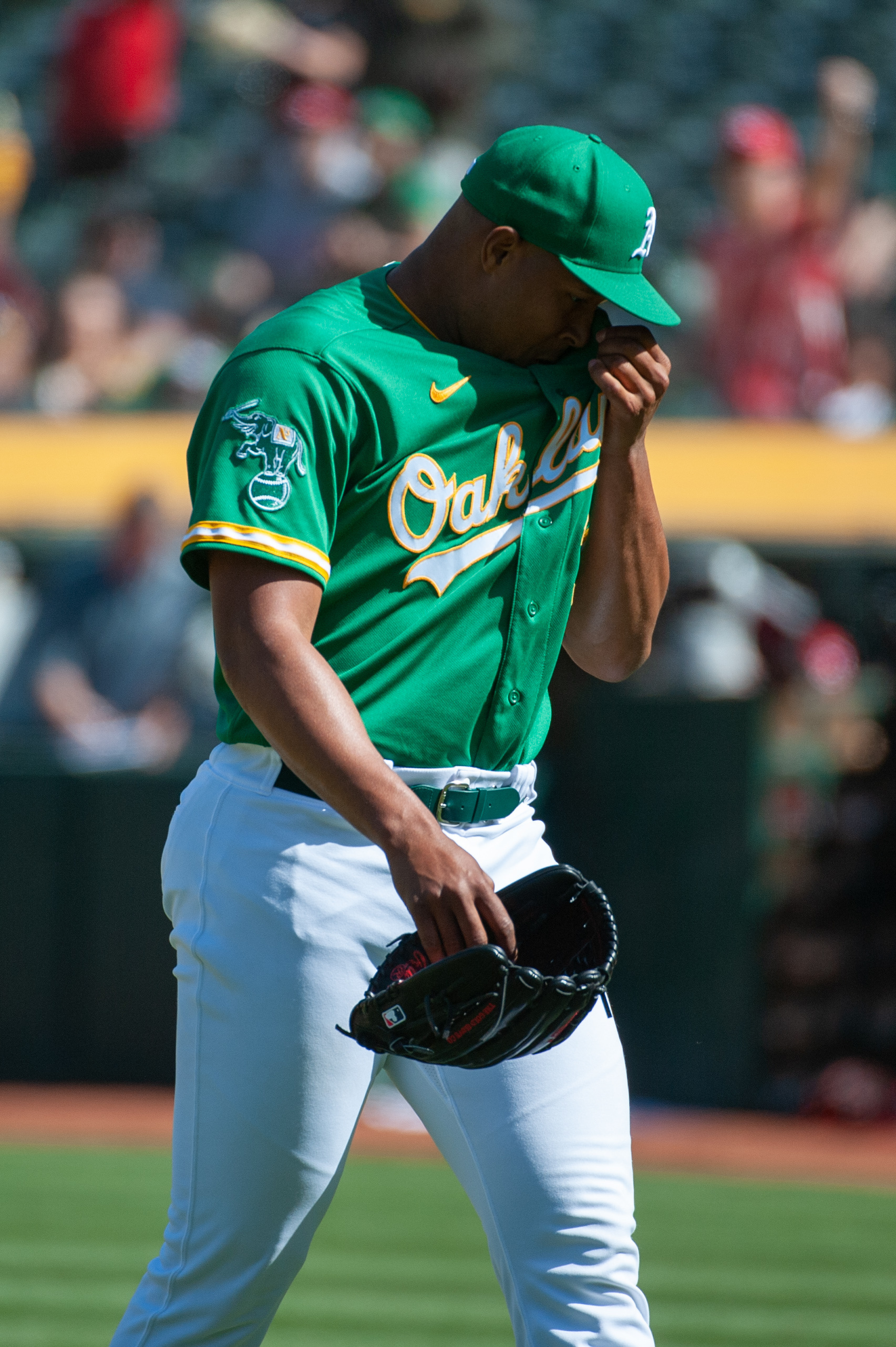 Jake Fraley's fortunate break lifts Reds over Athletics | Reuters