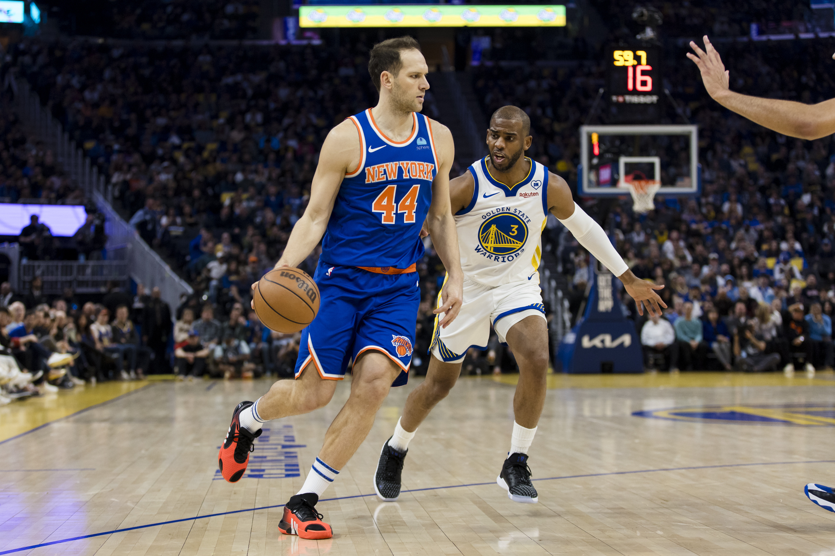 Backcourt duo carries Knicks over Warriors, 119-112 | Reuters