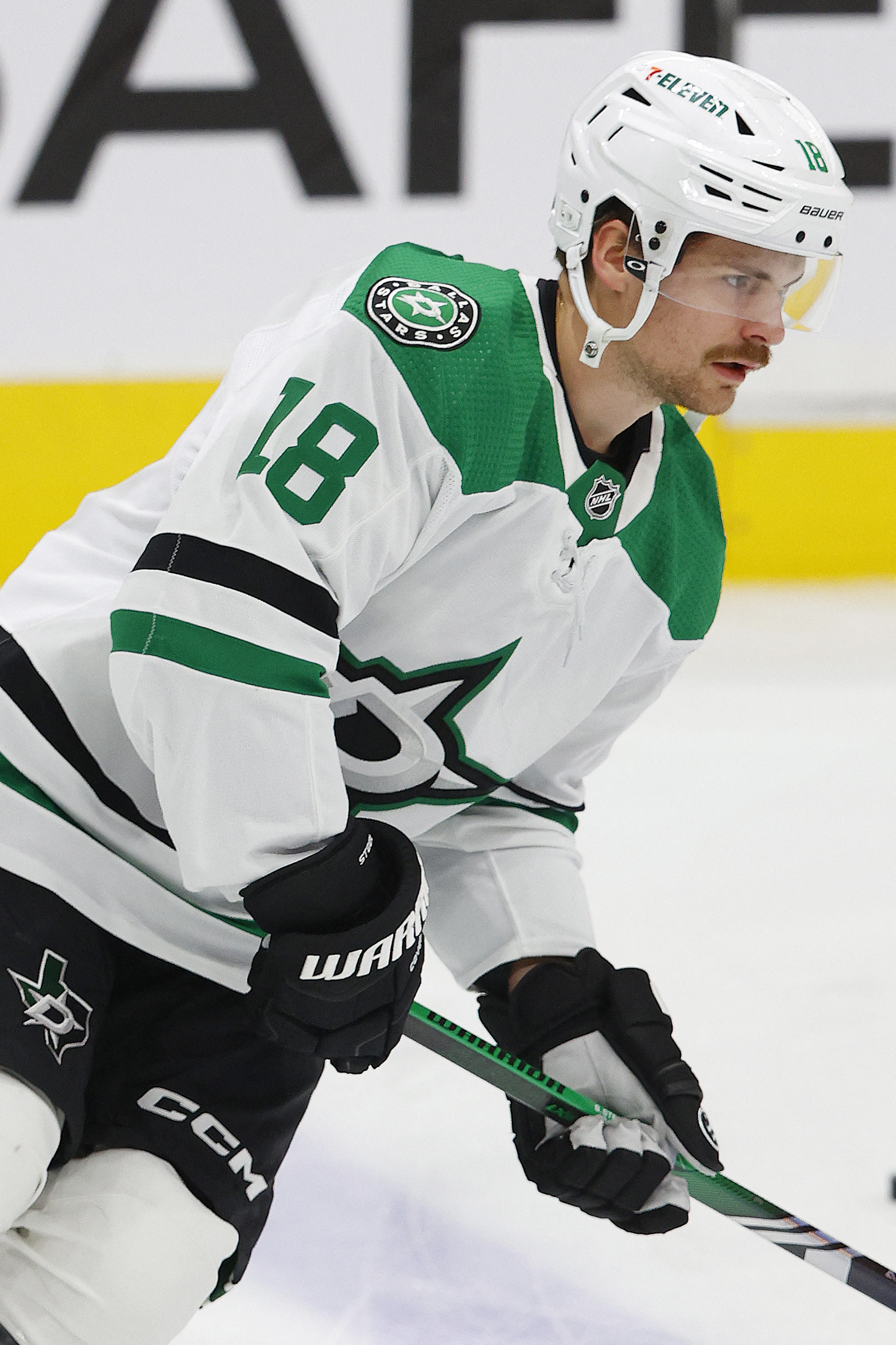 Scott Wedgewood (46 saves), Stars hold off Oilers | Reuters