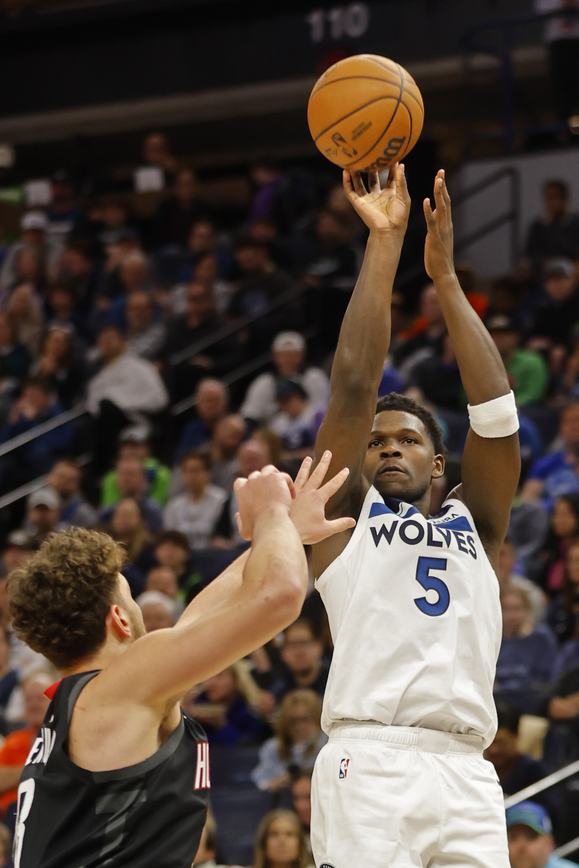 Anthony Edwards propels Wolves past Rockets | Reuters