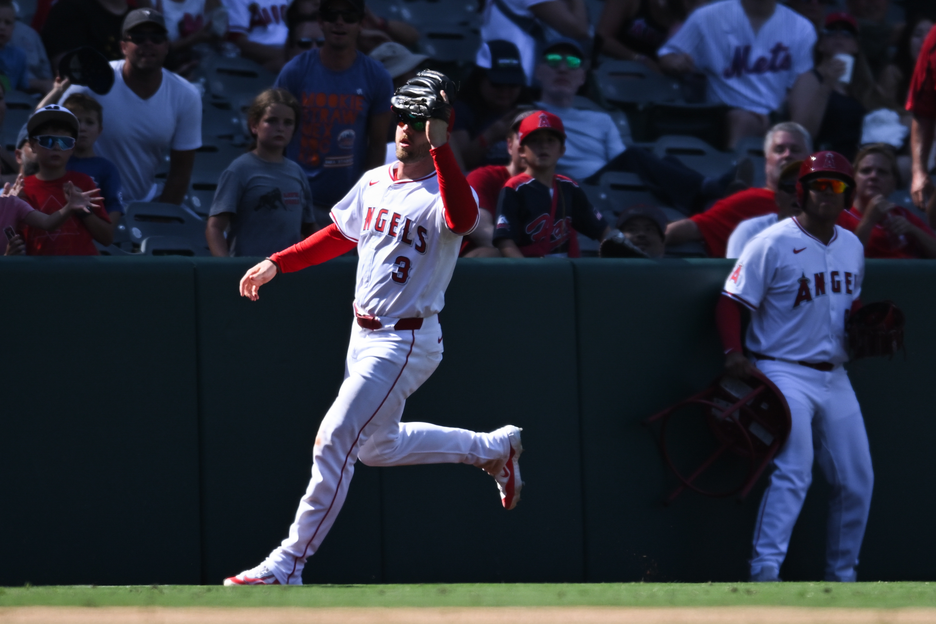 Angels eke out series win over Mets | Reuters