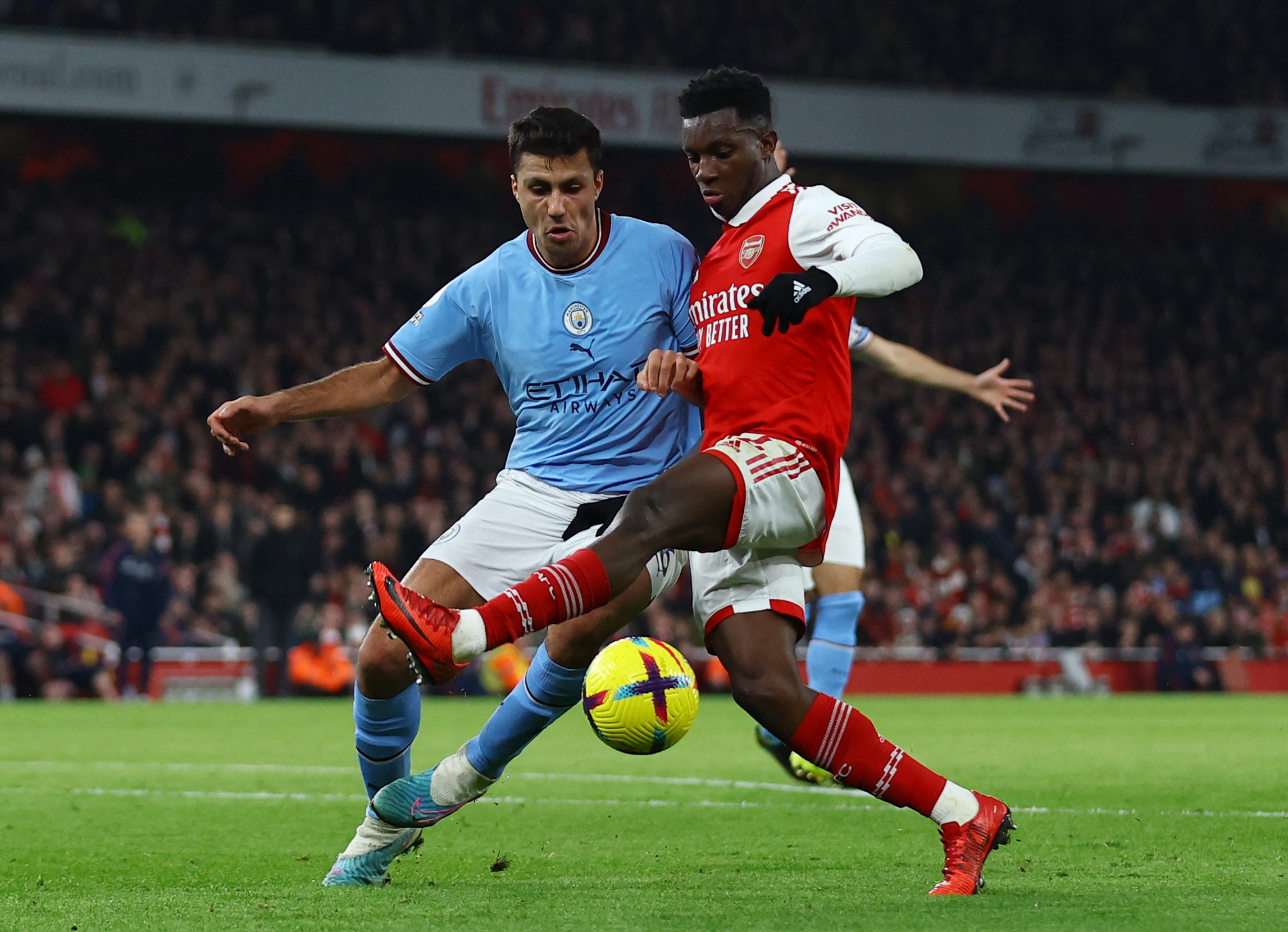 Ruthless Man City go top with statement win at Arsenal | Reuters