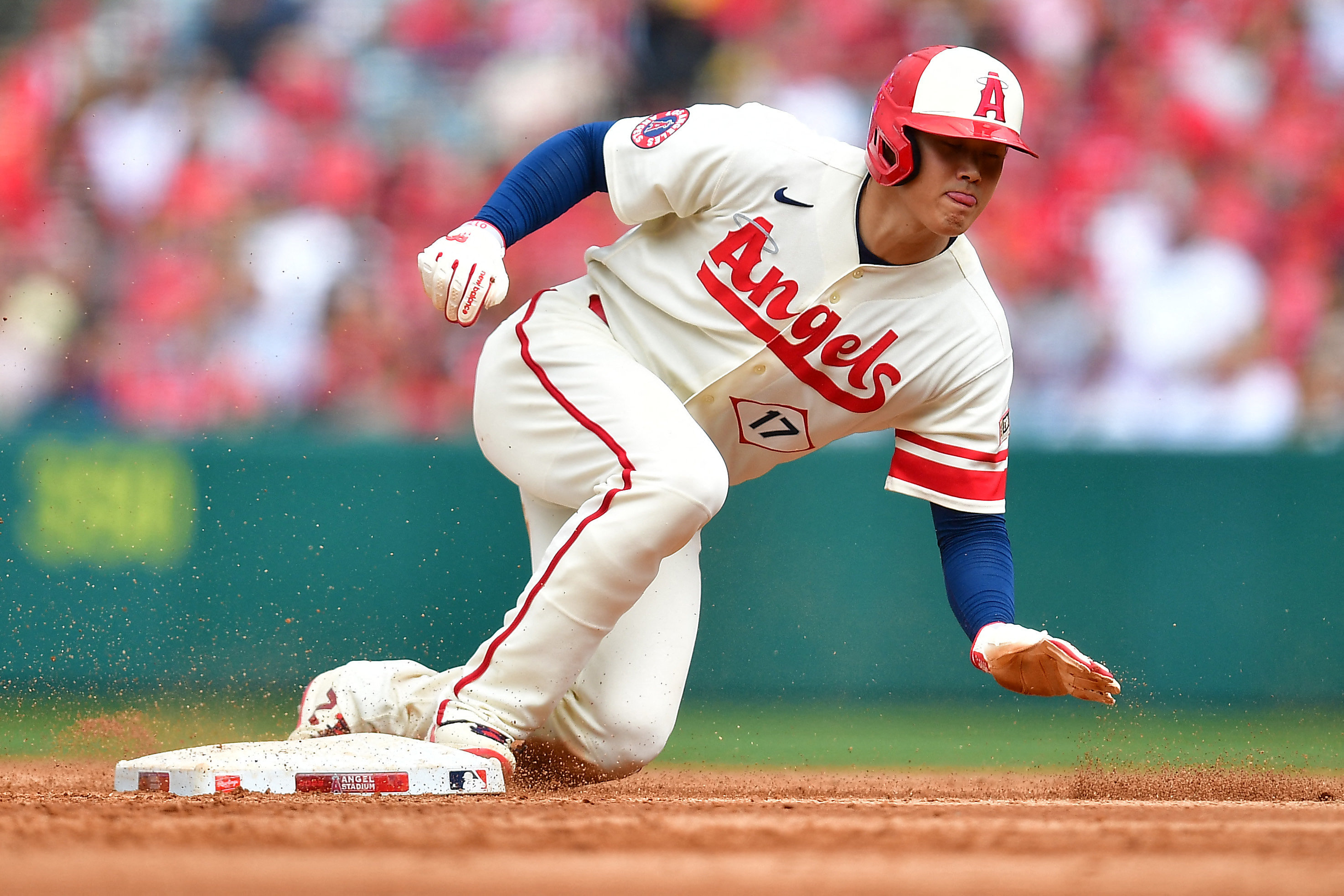 Zach Neto (2 HRs), Angels pound Mariners to win series | Reuters