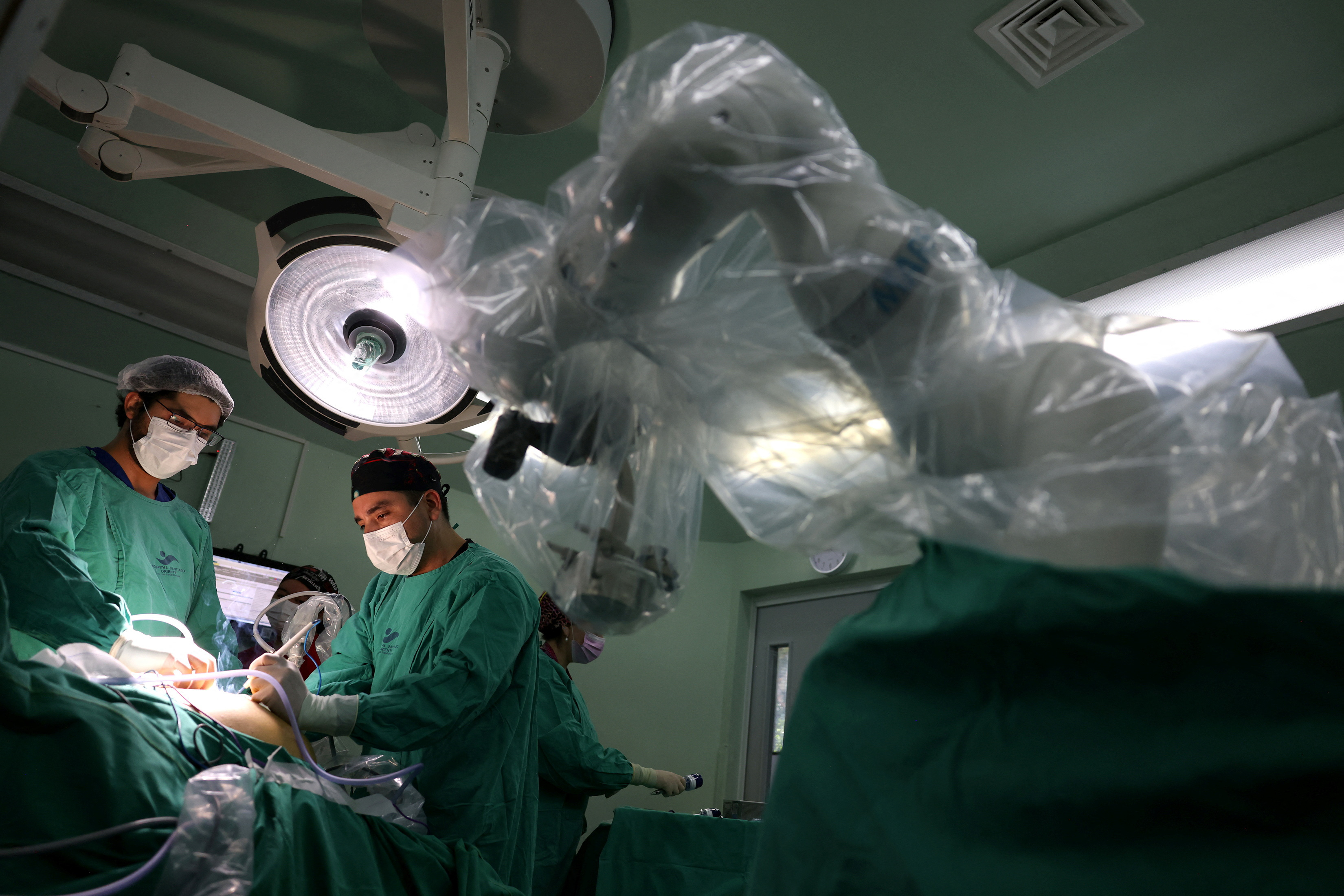 Magnetic surgical robot makes international debut in Chile hospital ...