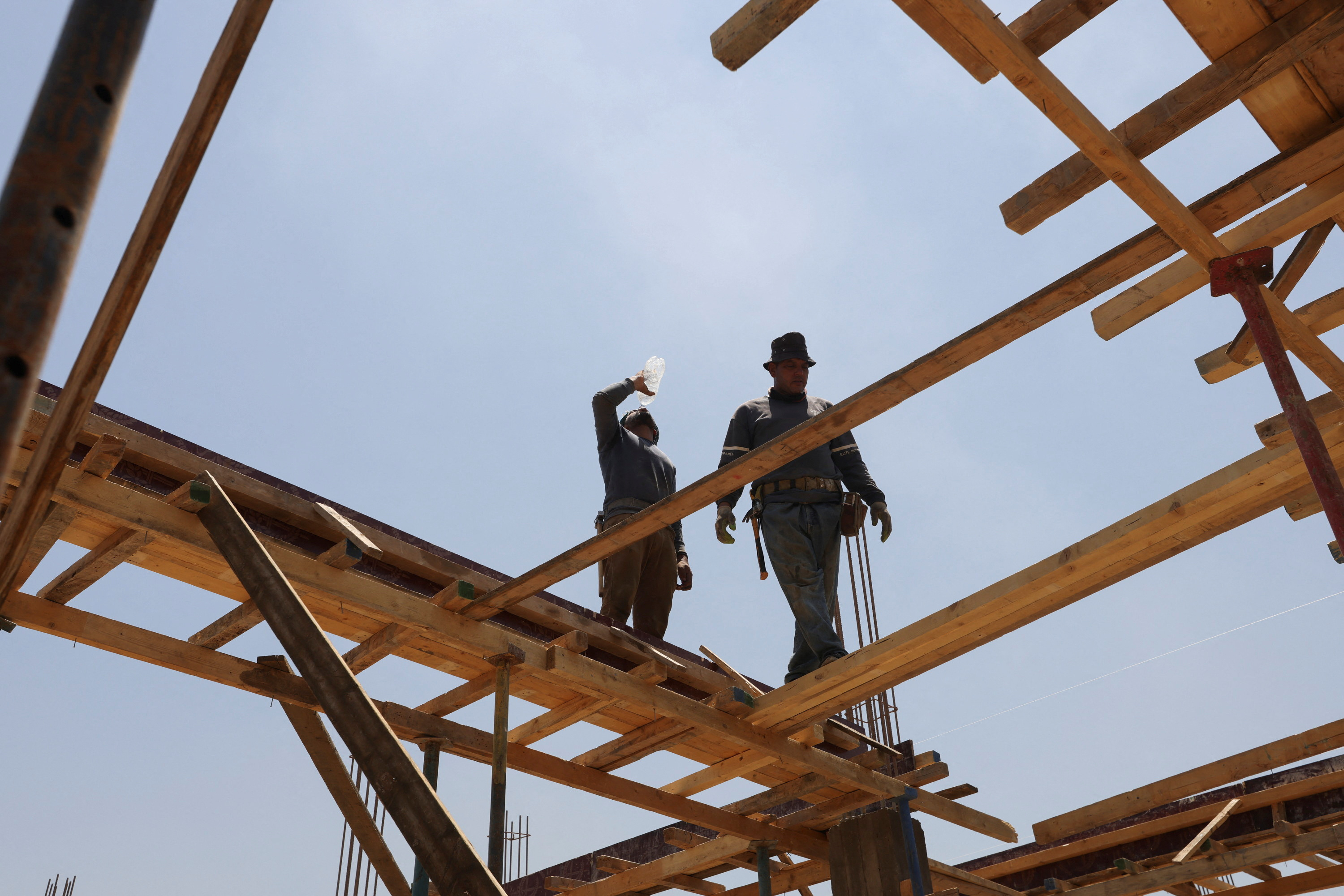 Iraqi builders face growing risks on frontline of climate change | Reuters