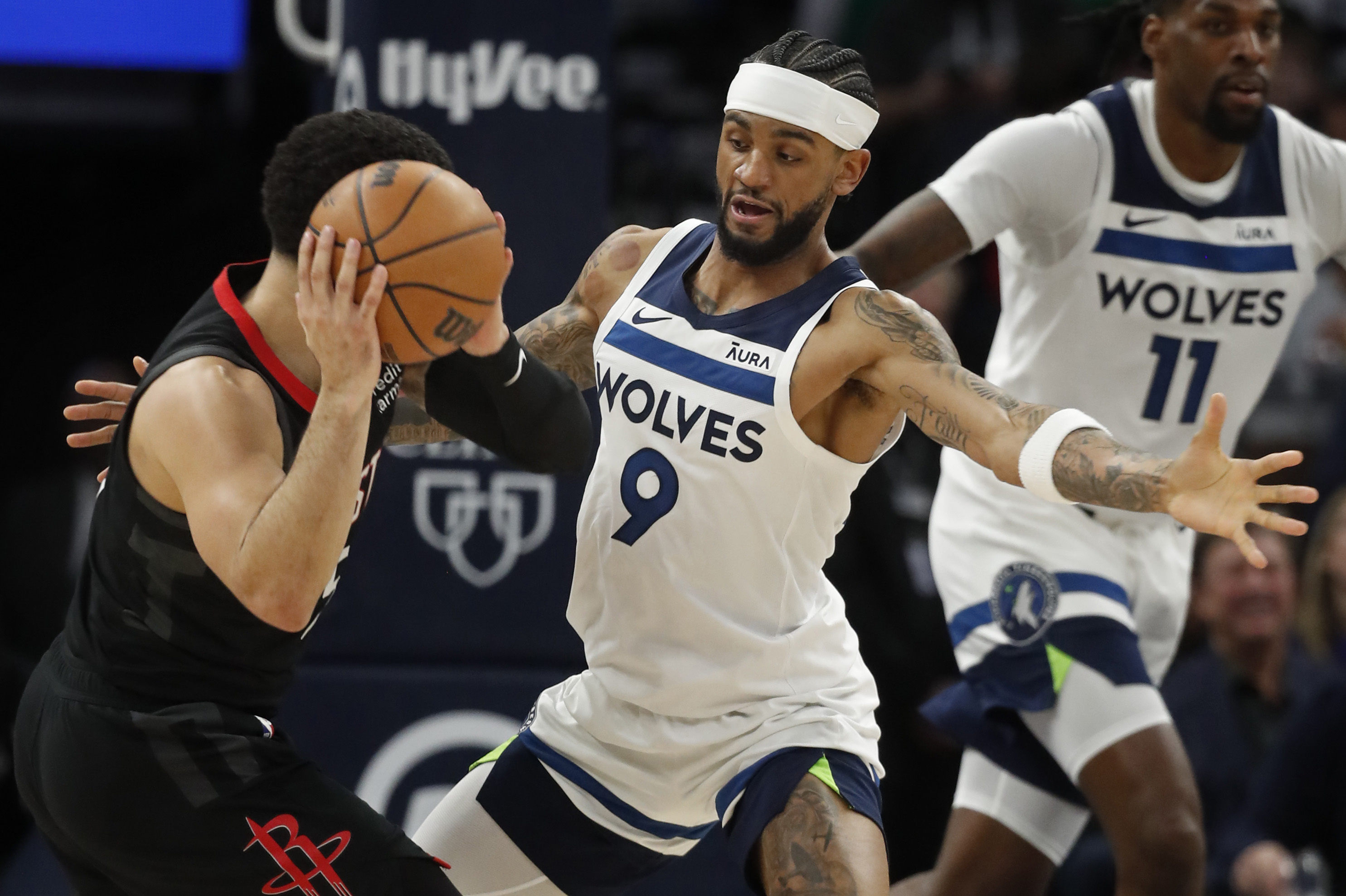 Anthony Edwards propels Wolves past Rockets | Reuters