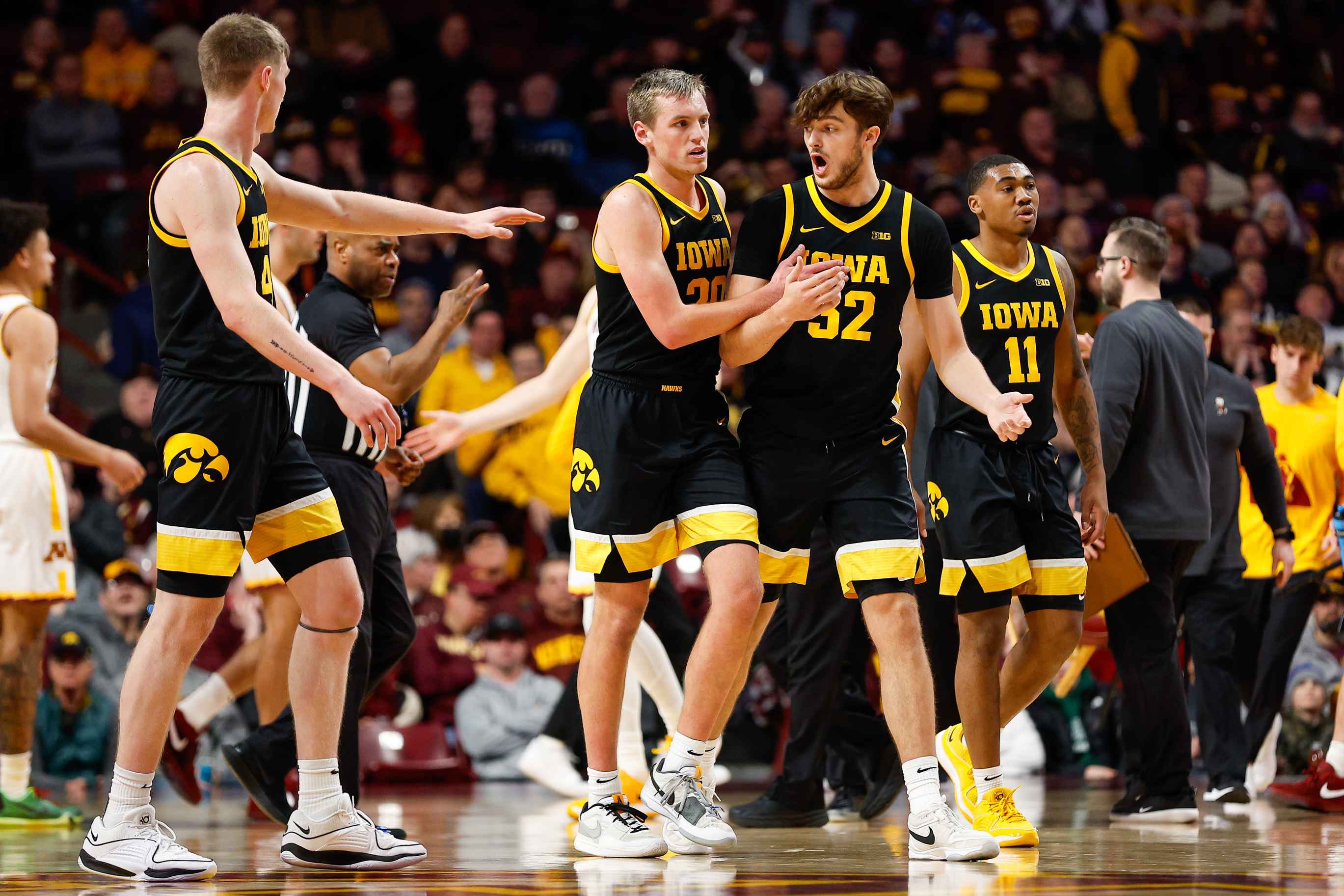 Iowa tops Minnesota to give Fran McCaffery program wins mark | Reuters