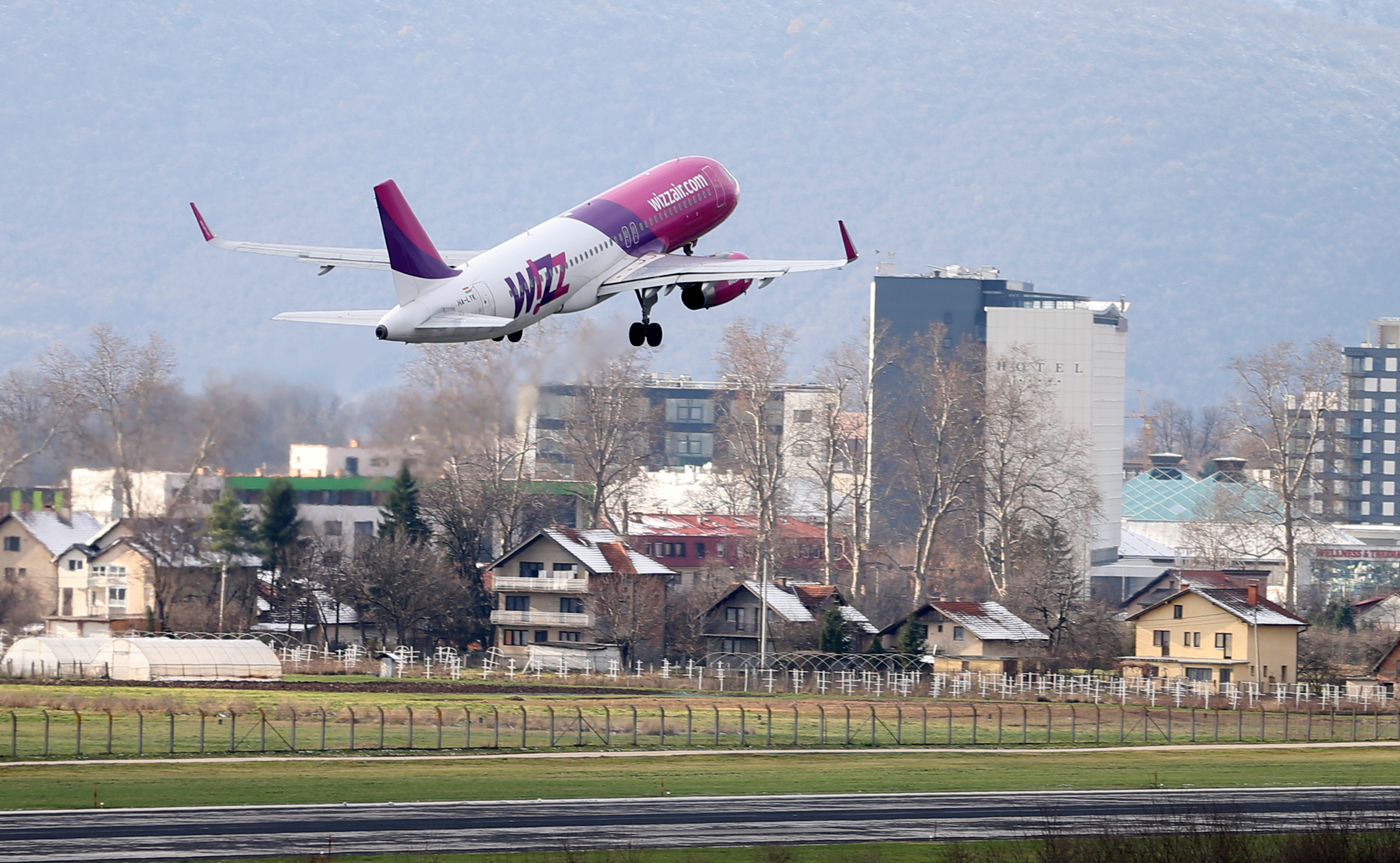 Wizz Air plans to buy more than 300 new planes in coming years | Reuters