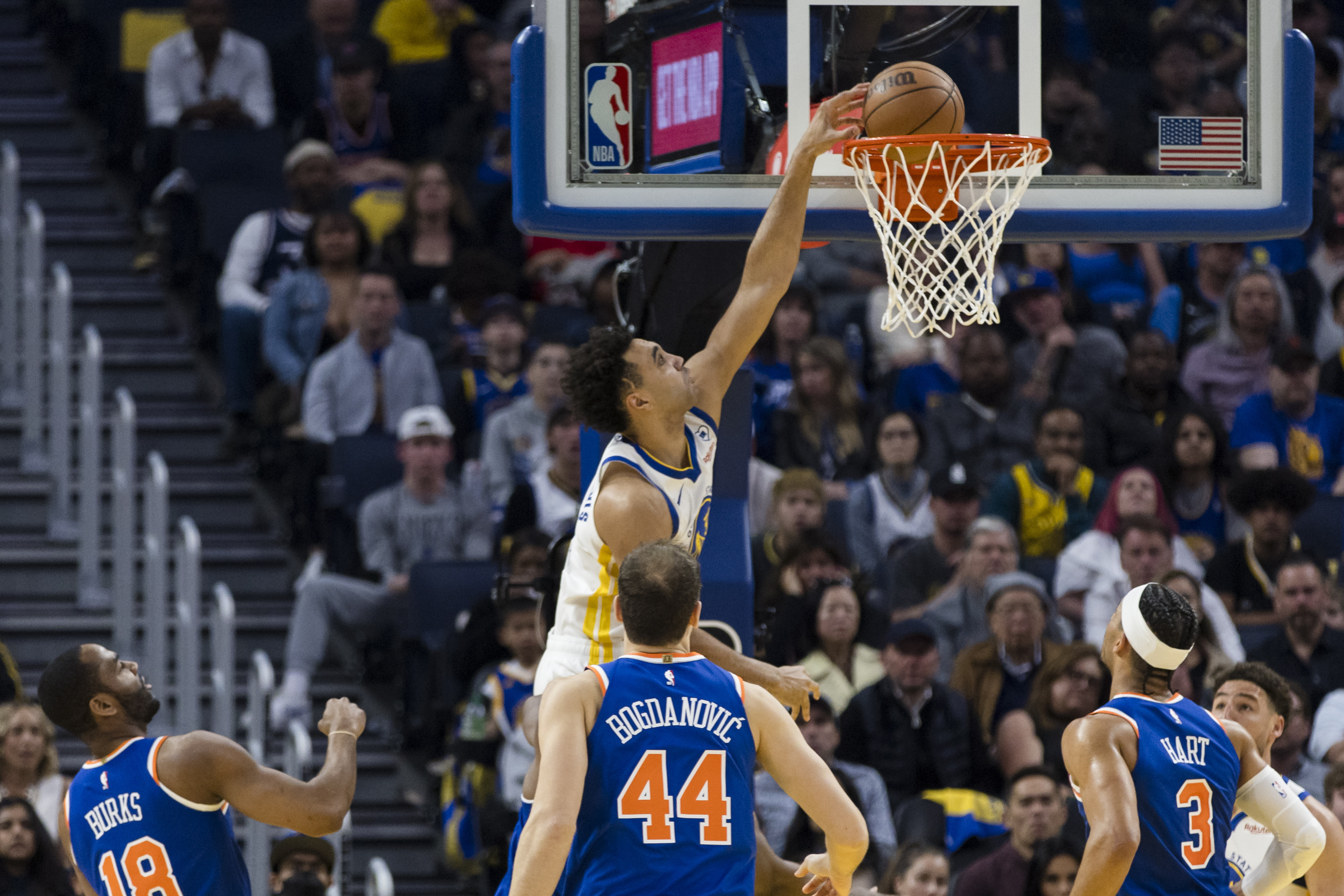 Backcourt duo carries Knicks over Warriors, 119-112 | Reuters