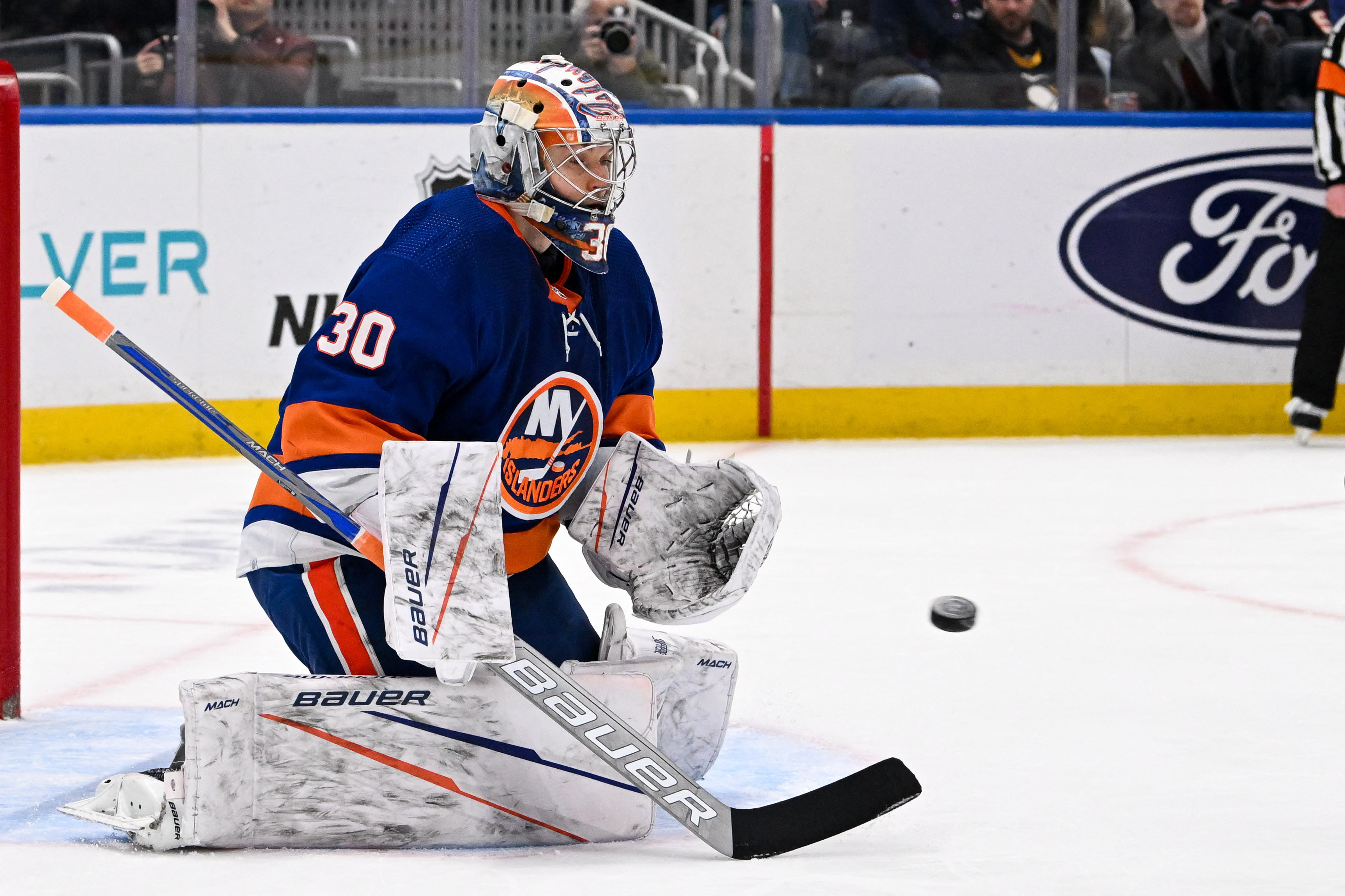 Simon Holmstrom's goal helps Islanders top Penguins | Reuters