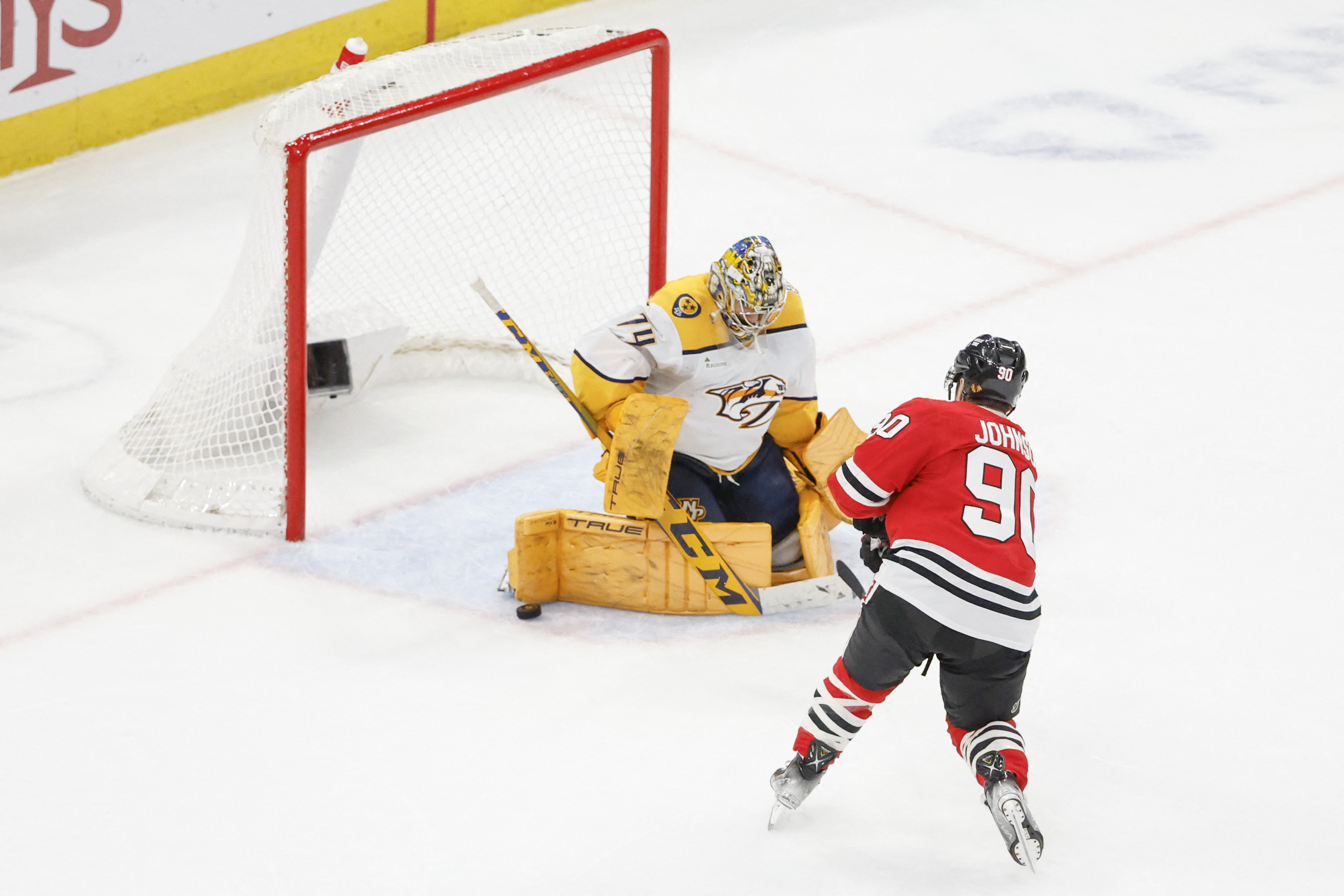 Ryan O'Reilly helps Predators clip Blackhawks in shootout | Reuters