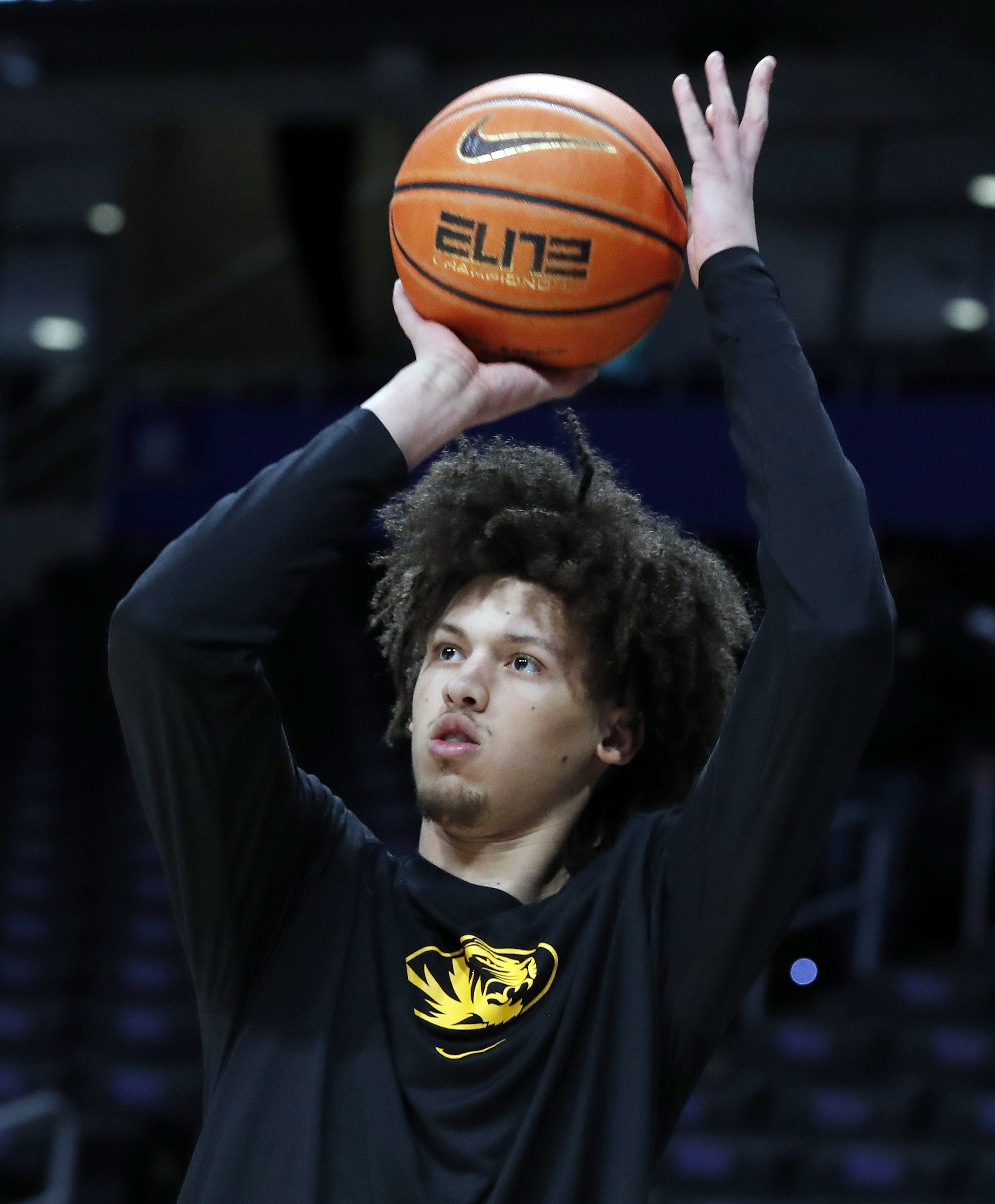 Missouri ends Pitt's home winning streak | Reuters