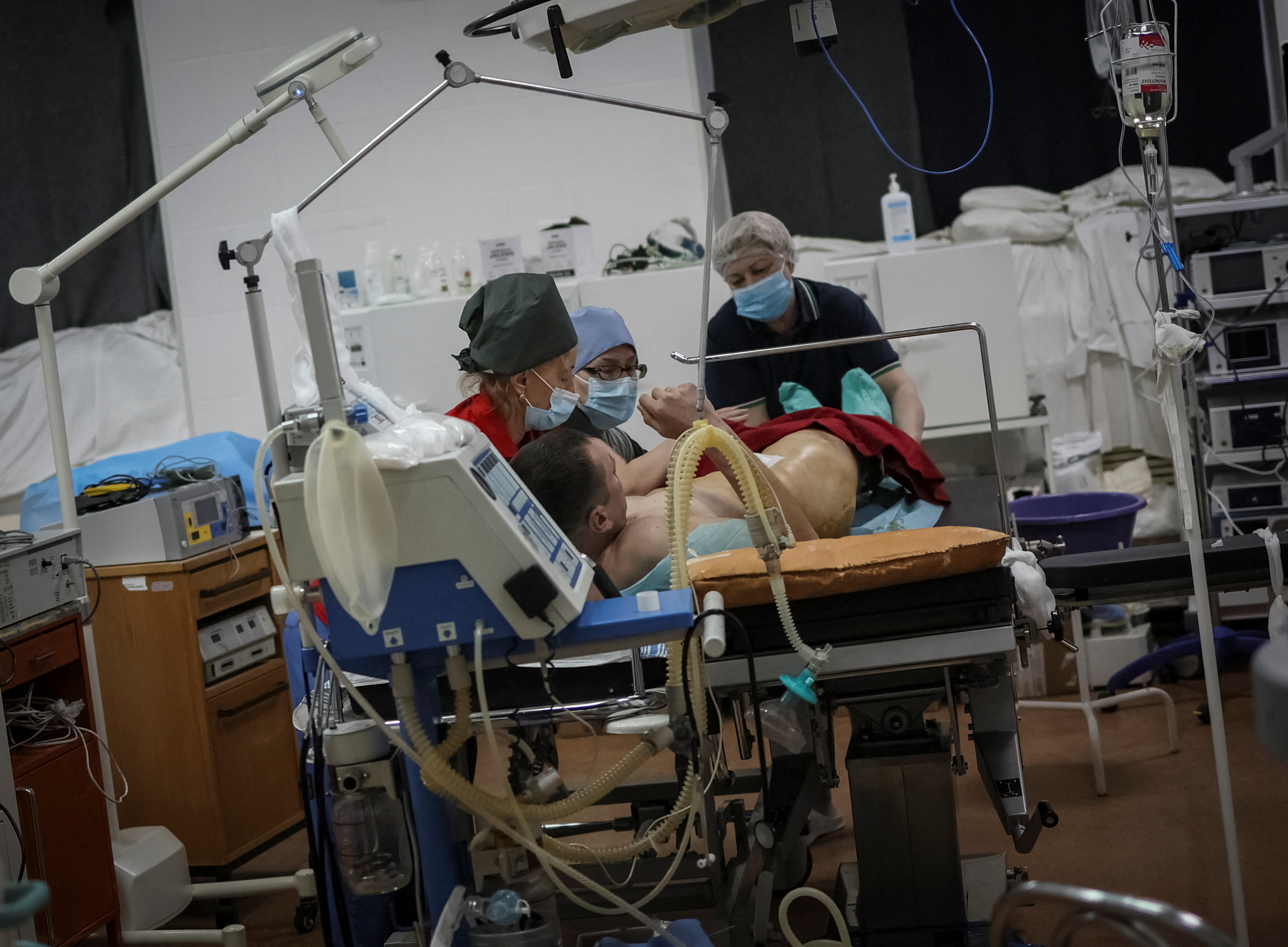 Ukrainian hospital works overtime as trauma trains evacuate war-wounded ...