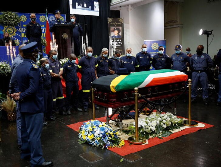 Emotional farewell for 'brave' police diver who drowned in S.African ...