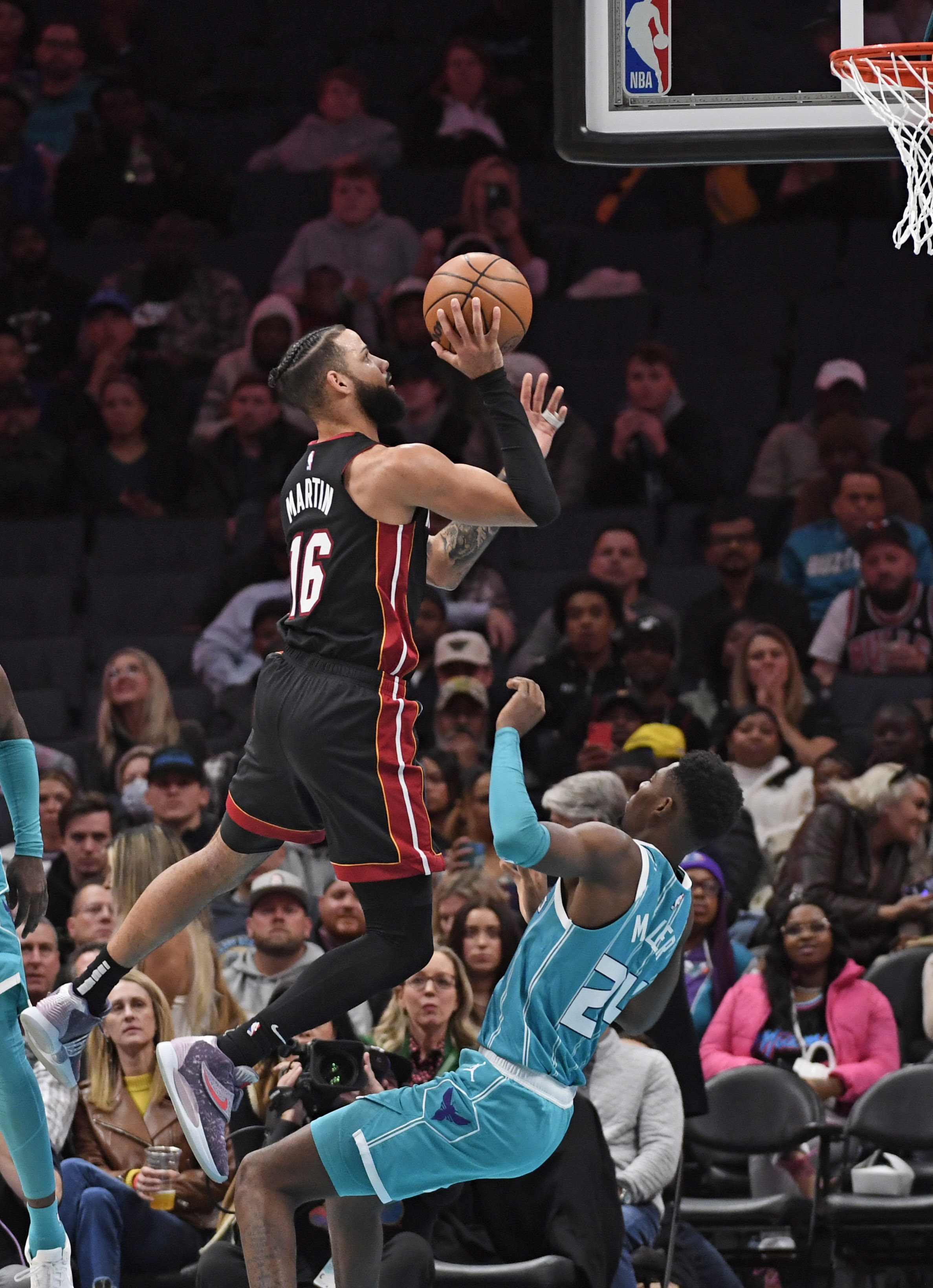 Heat Survive Late Wobble Hold Off Hornets Reuters