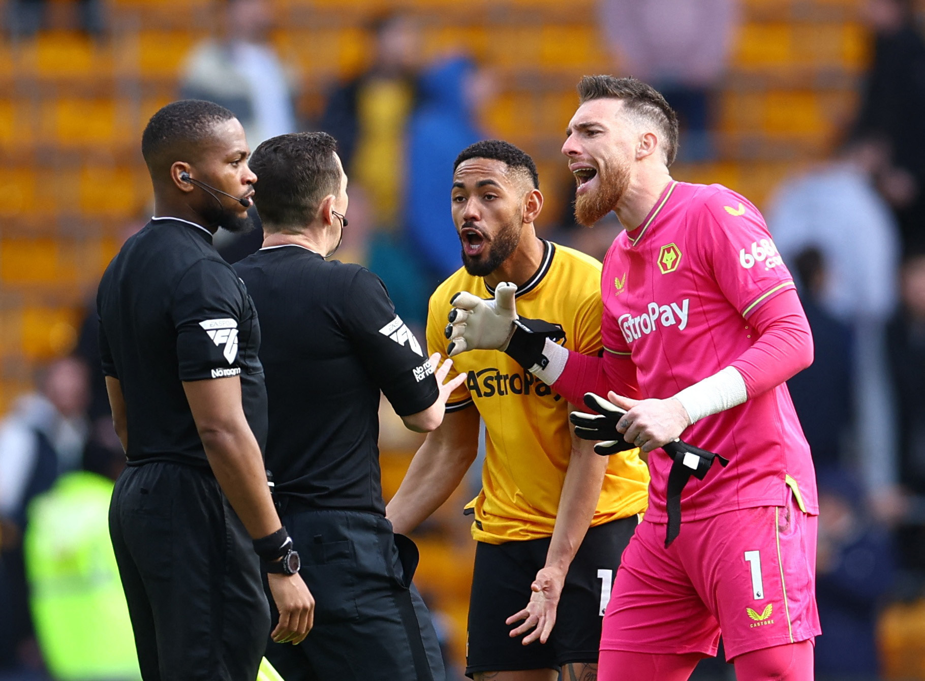 Wolves boss O'Neil slams 'scandalous' VAR decision | Reuters