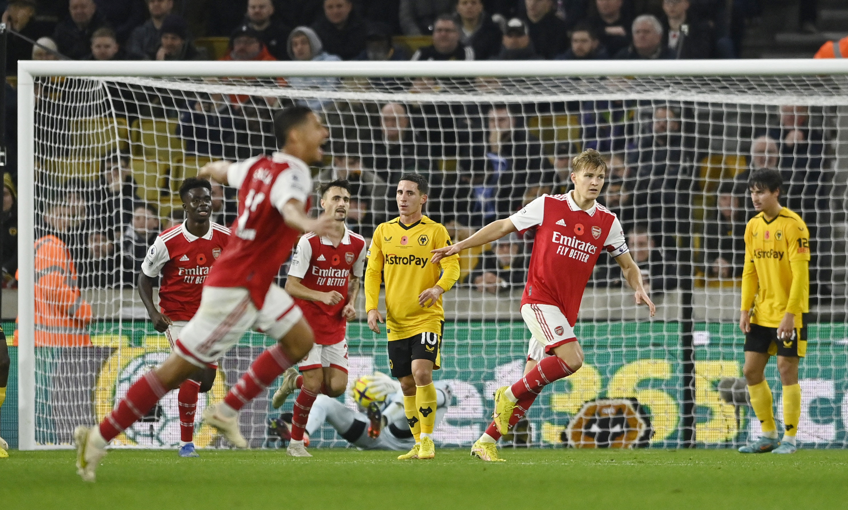 Arsenal beat Wolves 2-0 to extend Premier League lead | Reuters