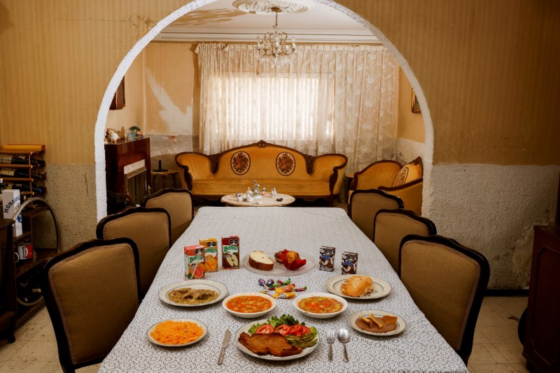 Temptation everywhere: Mexican children struggle with obesity | Reuters