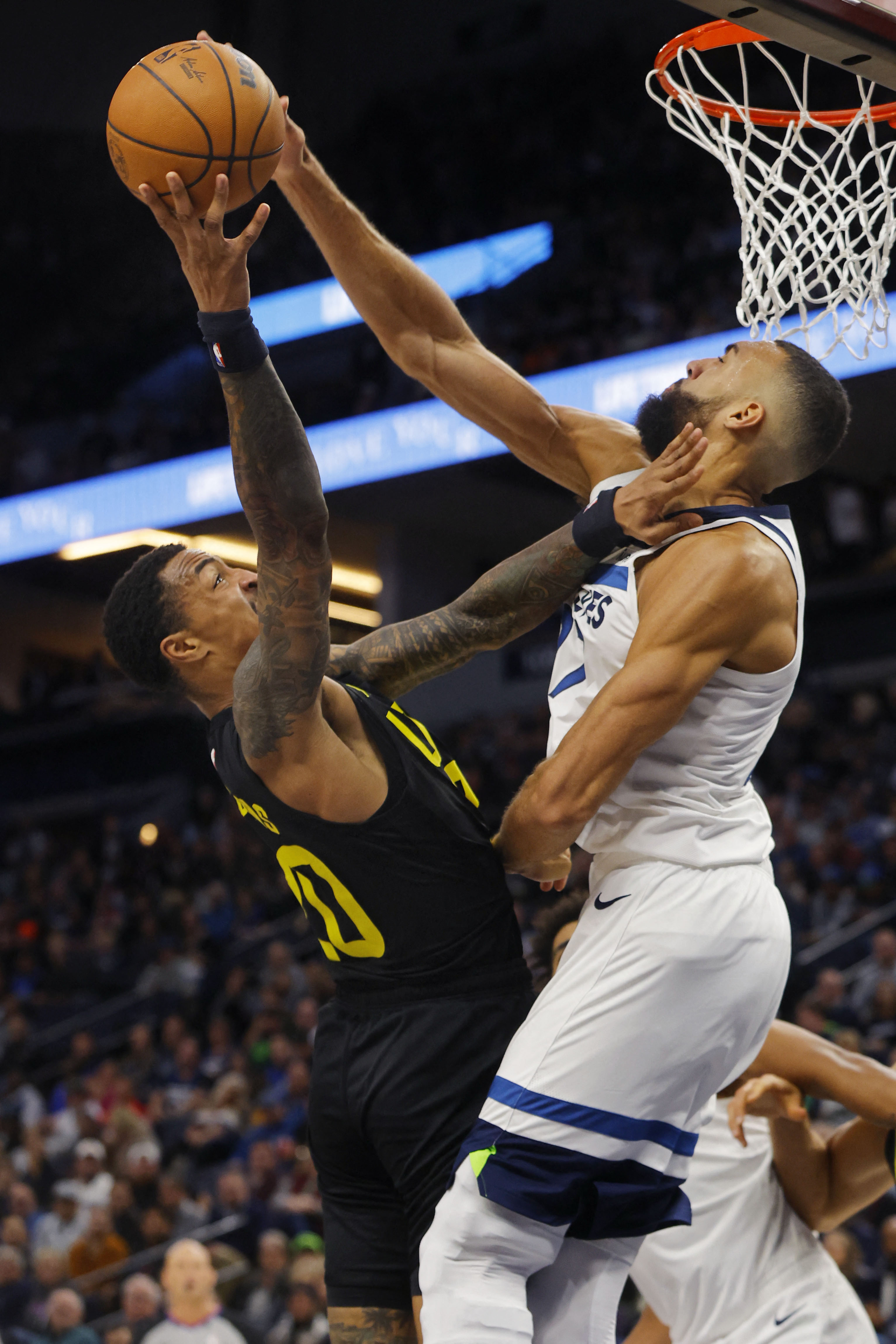 Wolves' third-quarter surge sends Jazz to defeat | Reuters