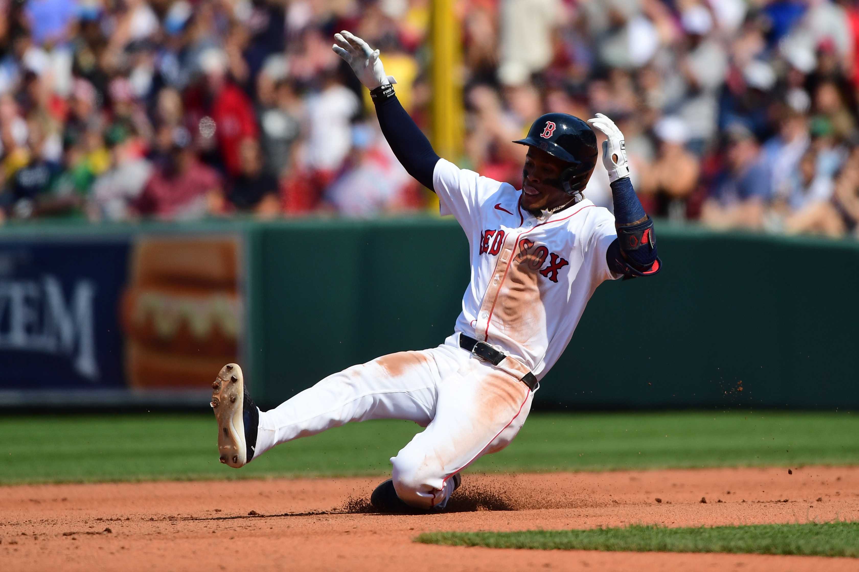 Red Sox avoid sweep, edge Brewers on late RBI single | Reuters