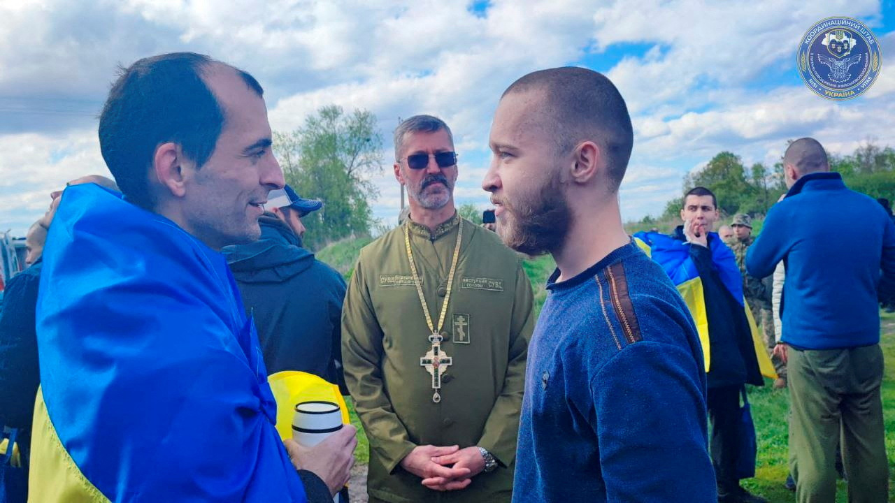 Ukraine, Russia hold prisoner swap, Azov fighters returned | Reuters