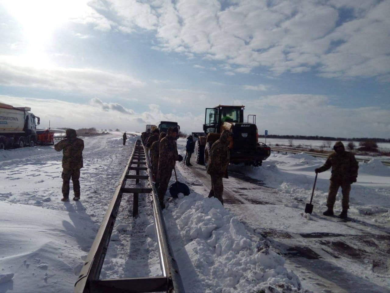 Ten people die in Ukraine snowstorms | Reuters