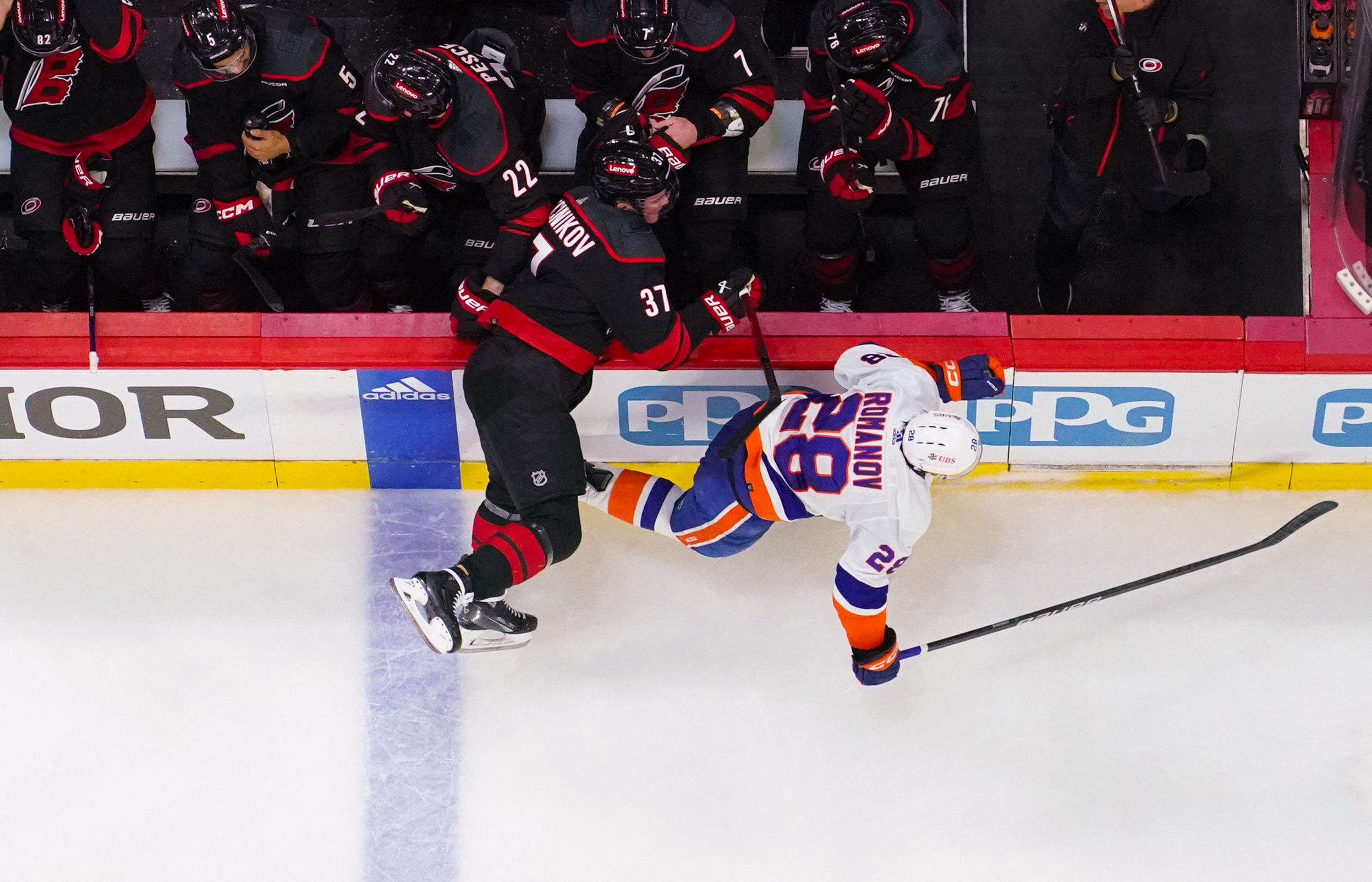 Hurricanes edge Islanders 3-1 in playoff opener | Reuters