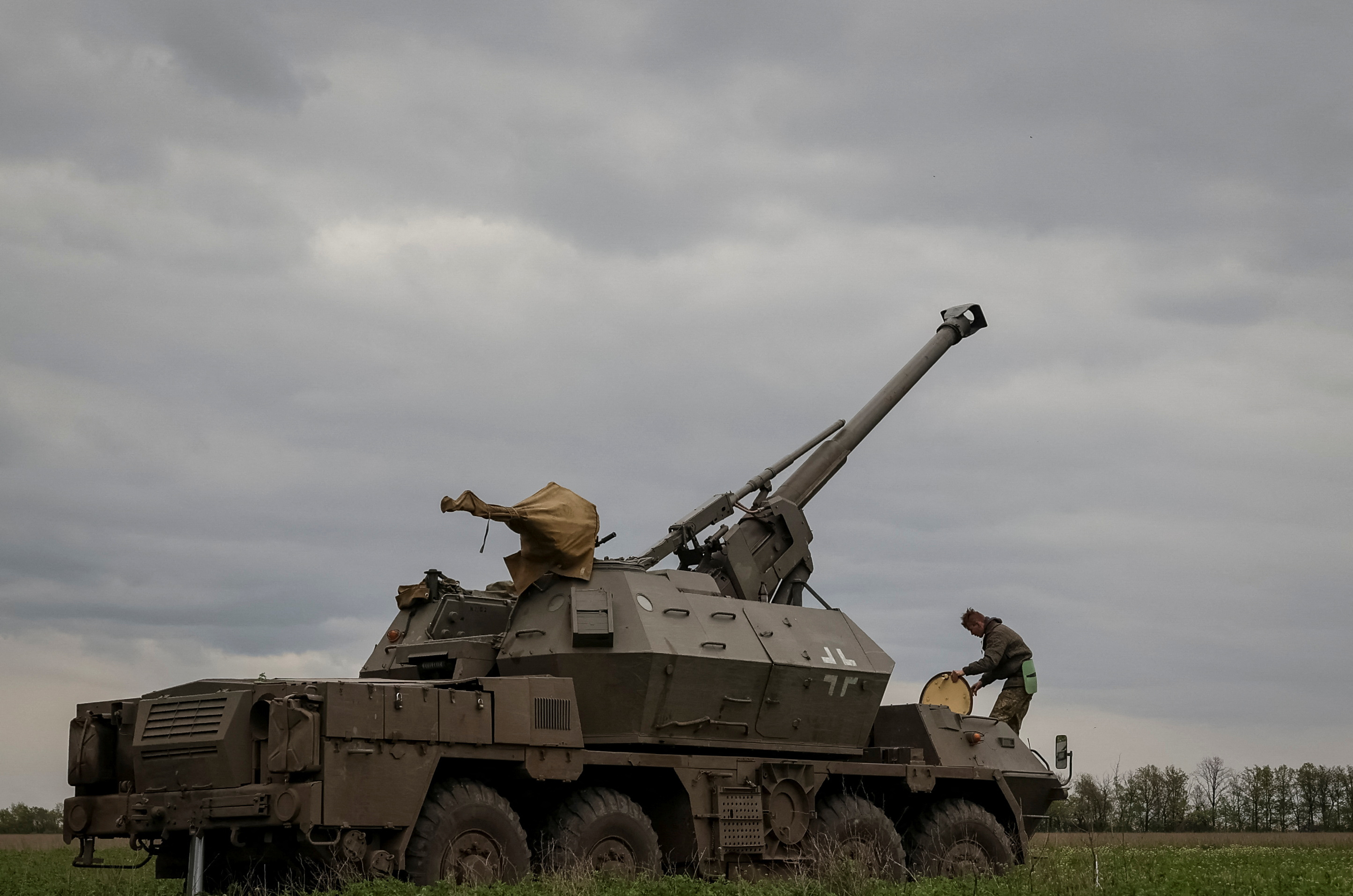 Norway and Denmark to give Ukraine 9,000 artillery rounds | Reuters