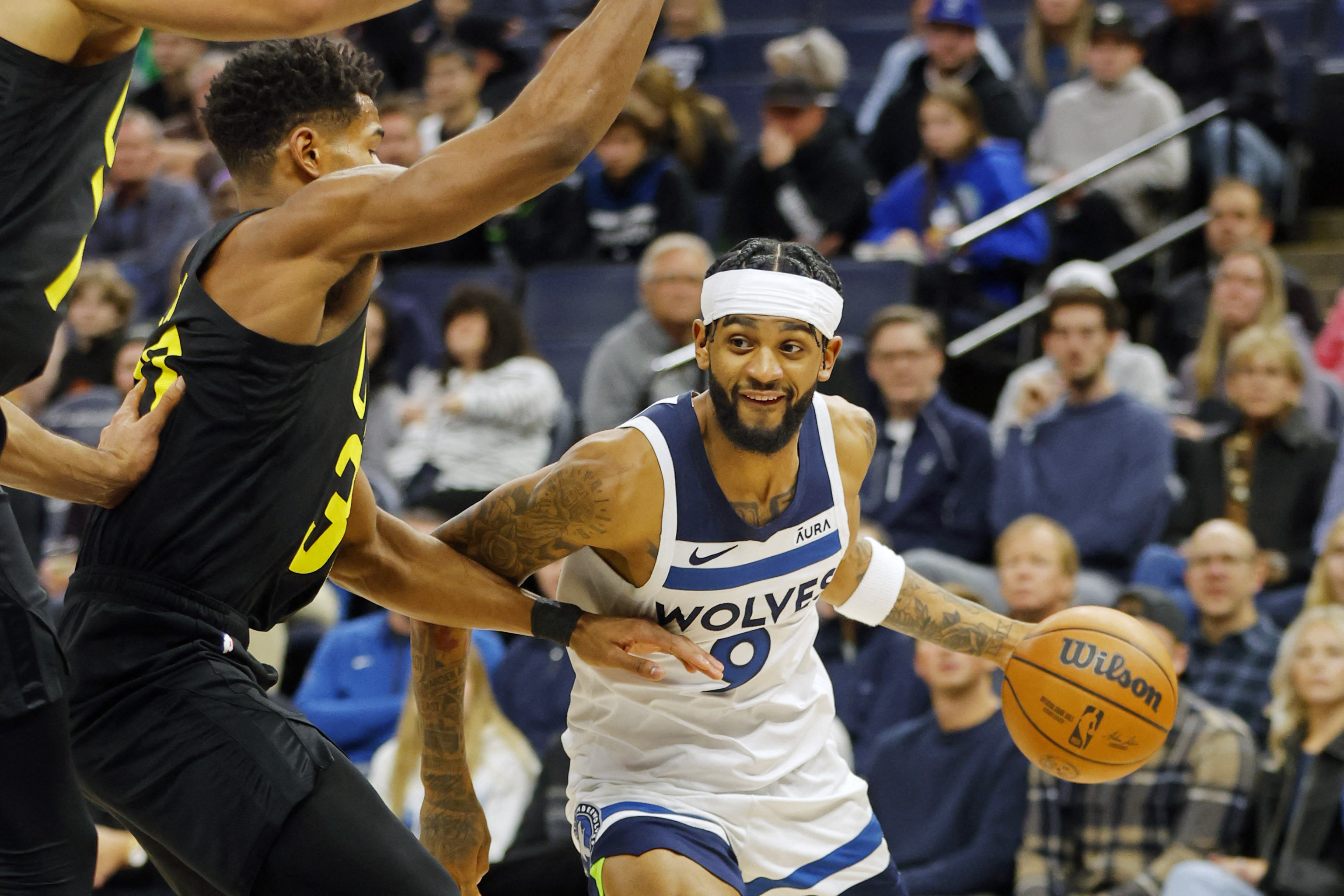 Wolves' third-quarter surge sends Jazz to defeat | Reuters