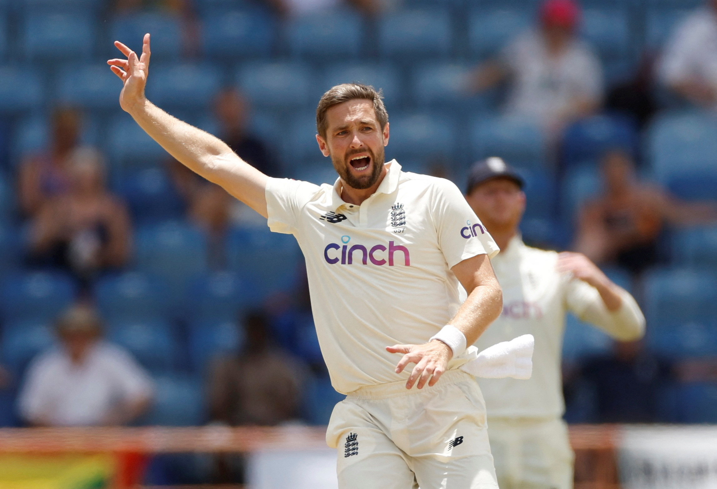 England's Woakes aims test return for Ashes | Reuters