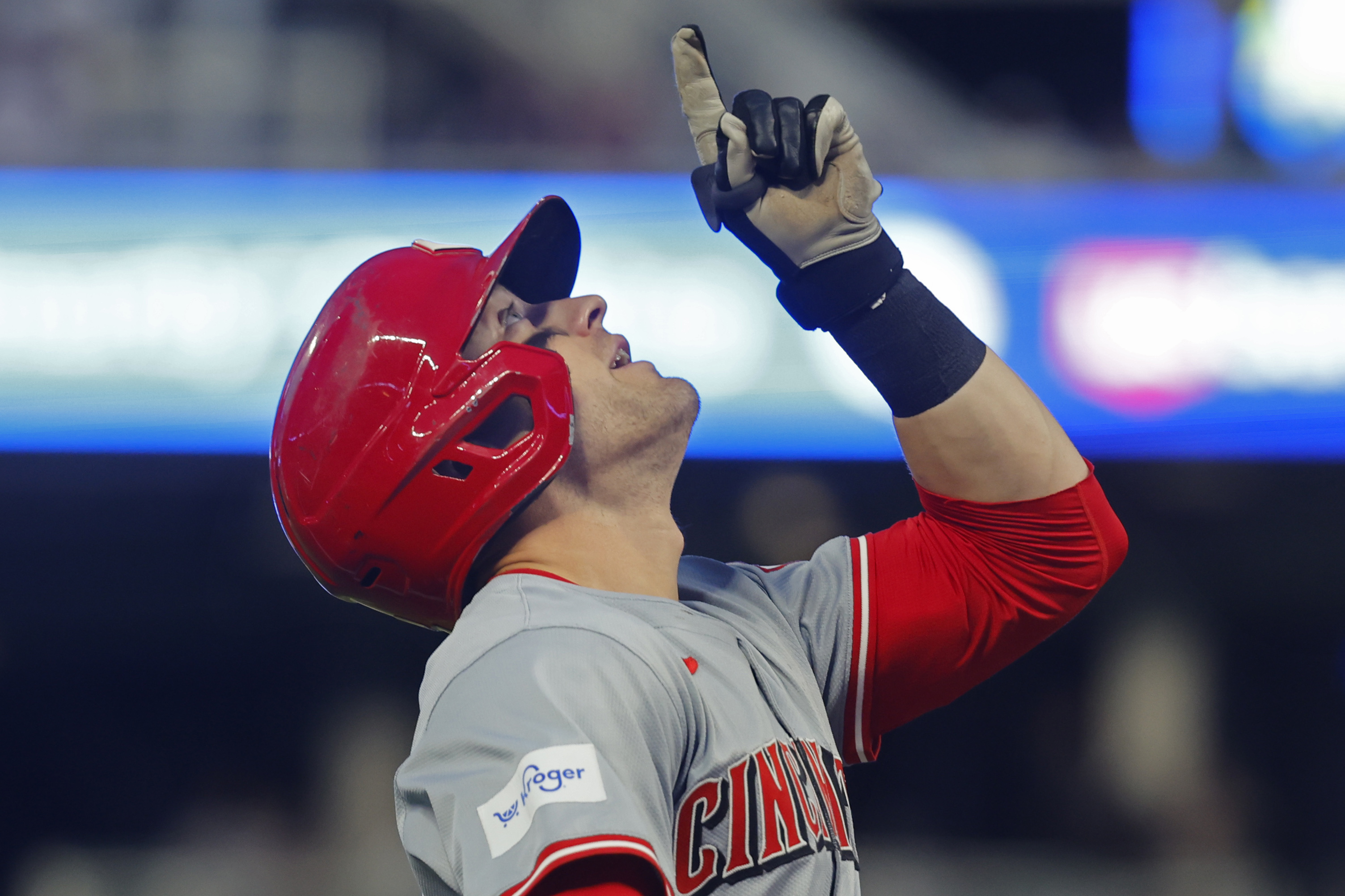 Reds score nine runs in fourth to cruise past Twins | Reuters