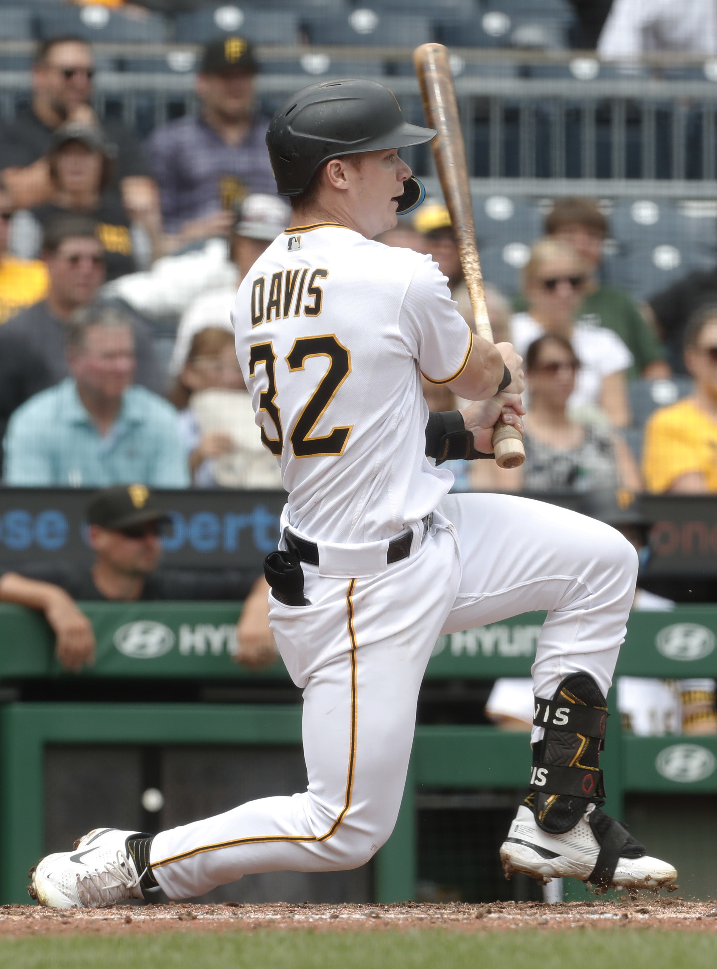 Ke'Bryan Hayes propels Pirates past Braves | Reuters