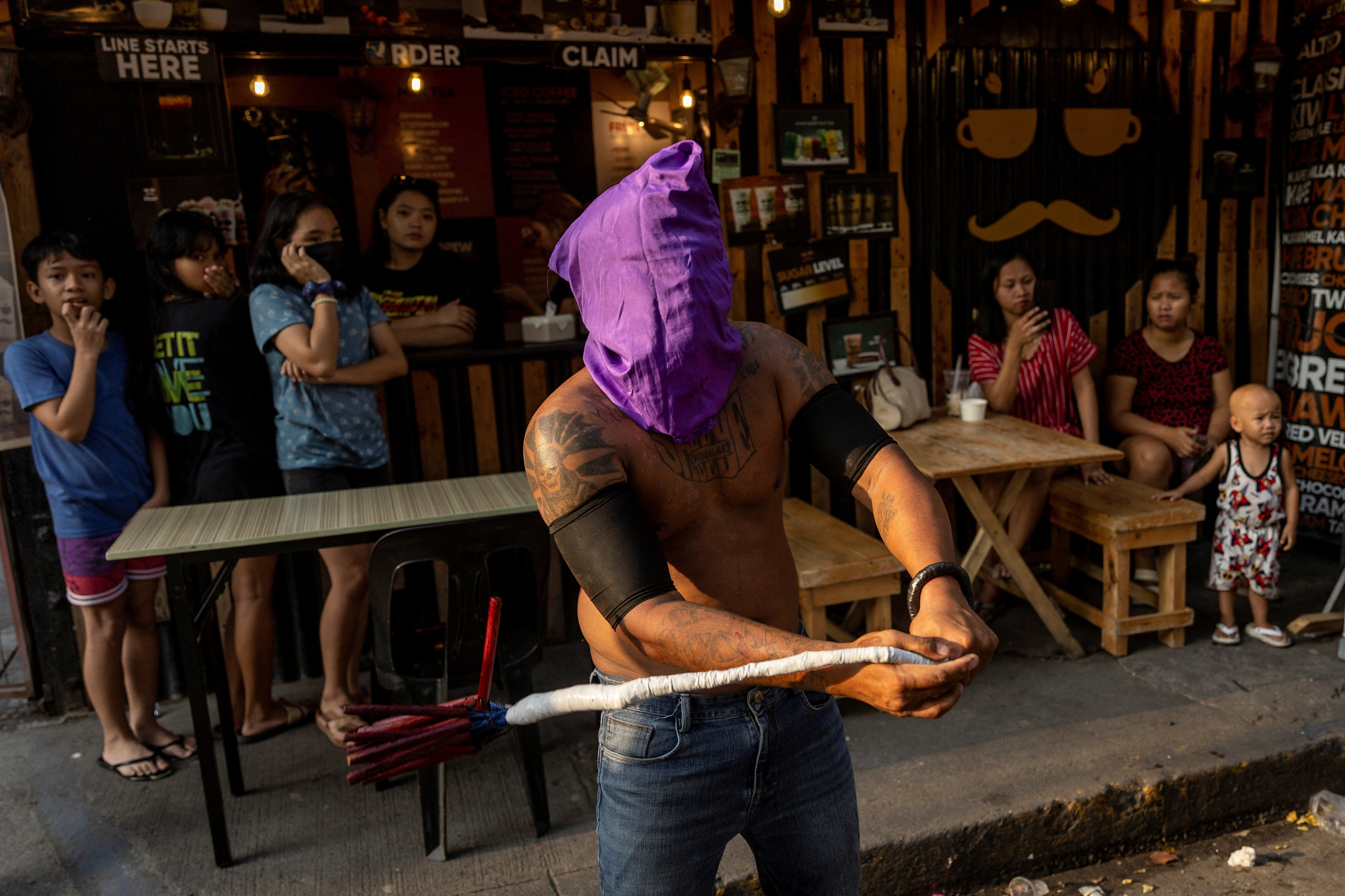 Filipino Catholics mark Jesus' crucifixion with self-flagellation | Reuters