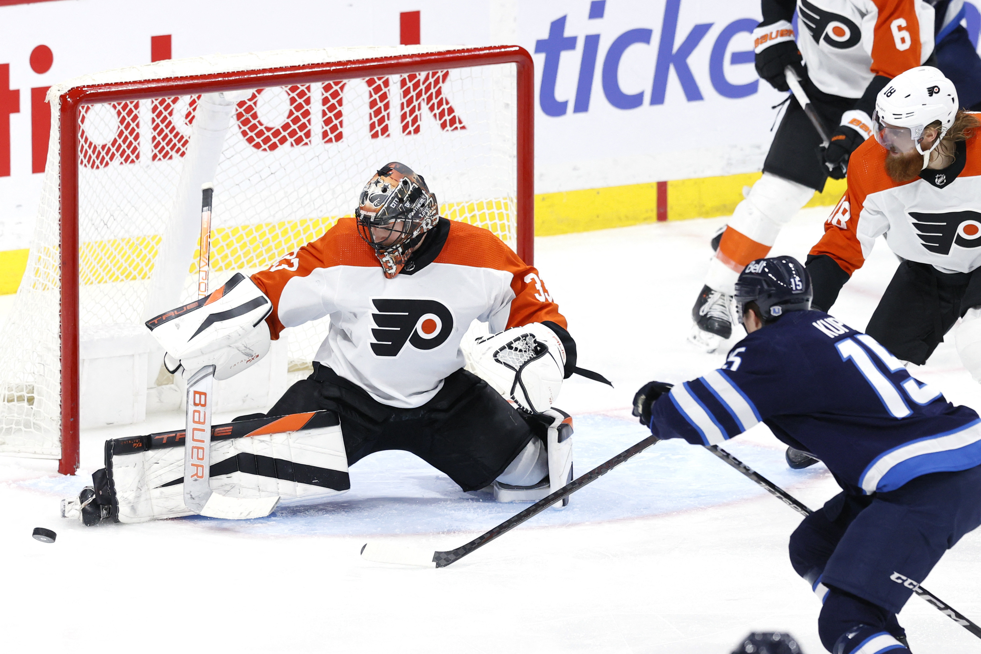 Flyers end Jets' franchise-record 8-game win streak | Reuters
