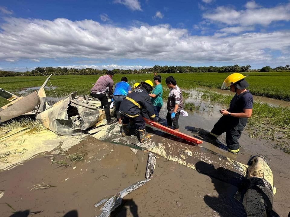 Trainer plane crashes in Philippines, killing 2 air force pilots | Reuters